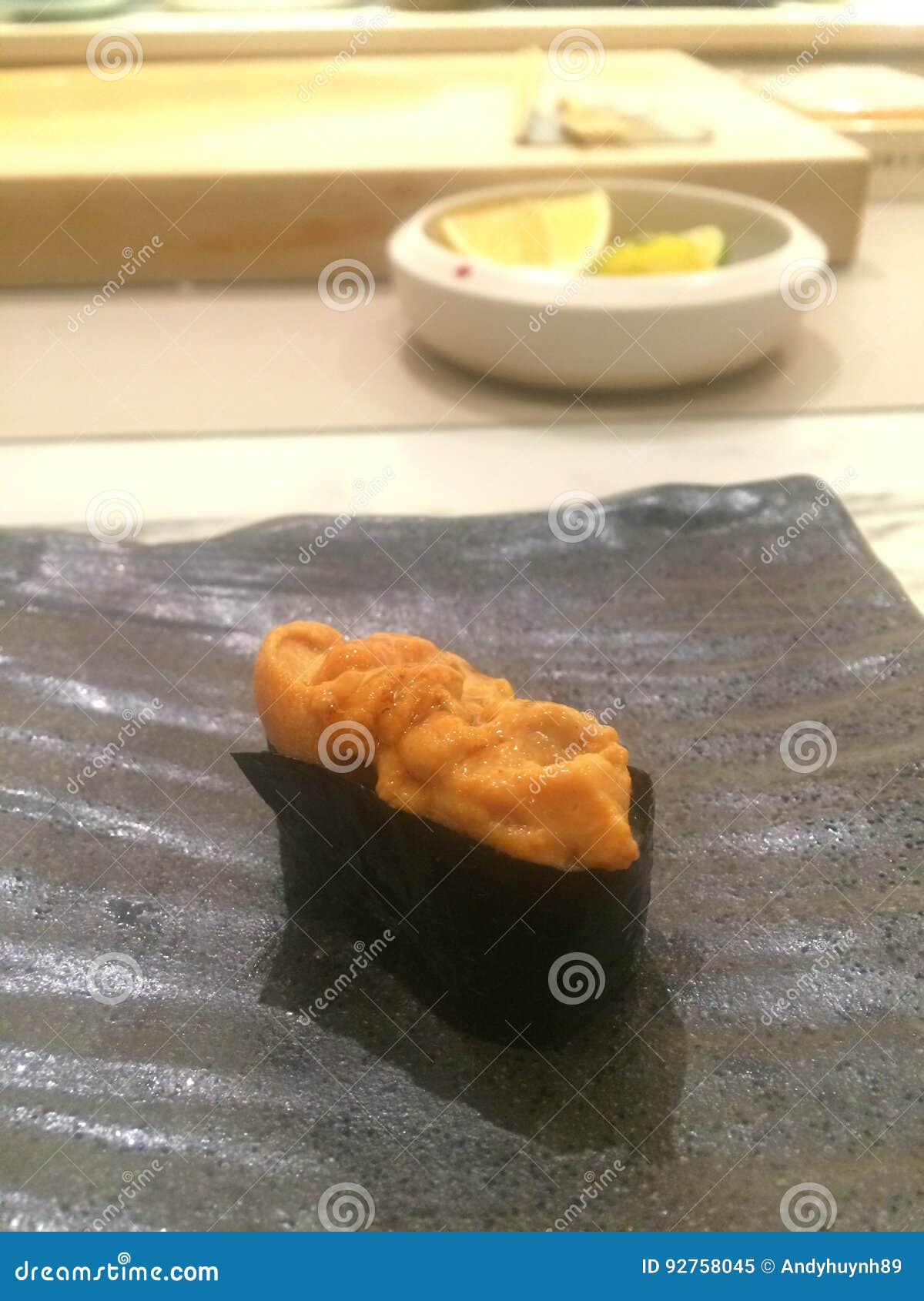 Uni sushi immagine stock. Immagine di costoso, ristorante - 92758045