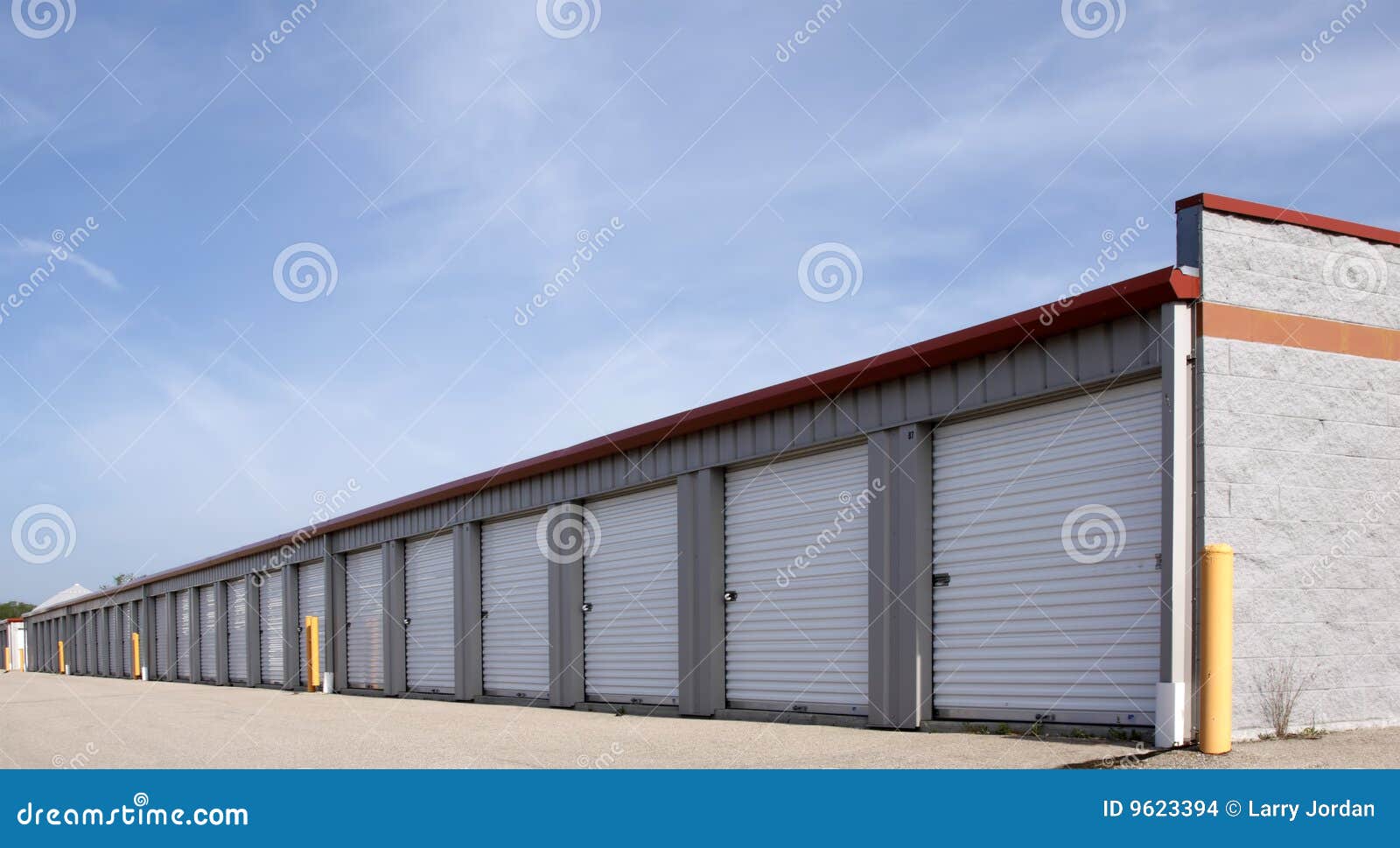 Unidades De Almacenaje De Alquiler Foto de archivo - Imagen de ...