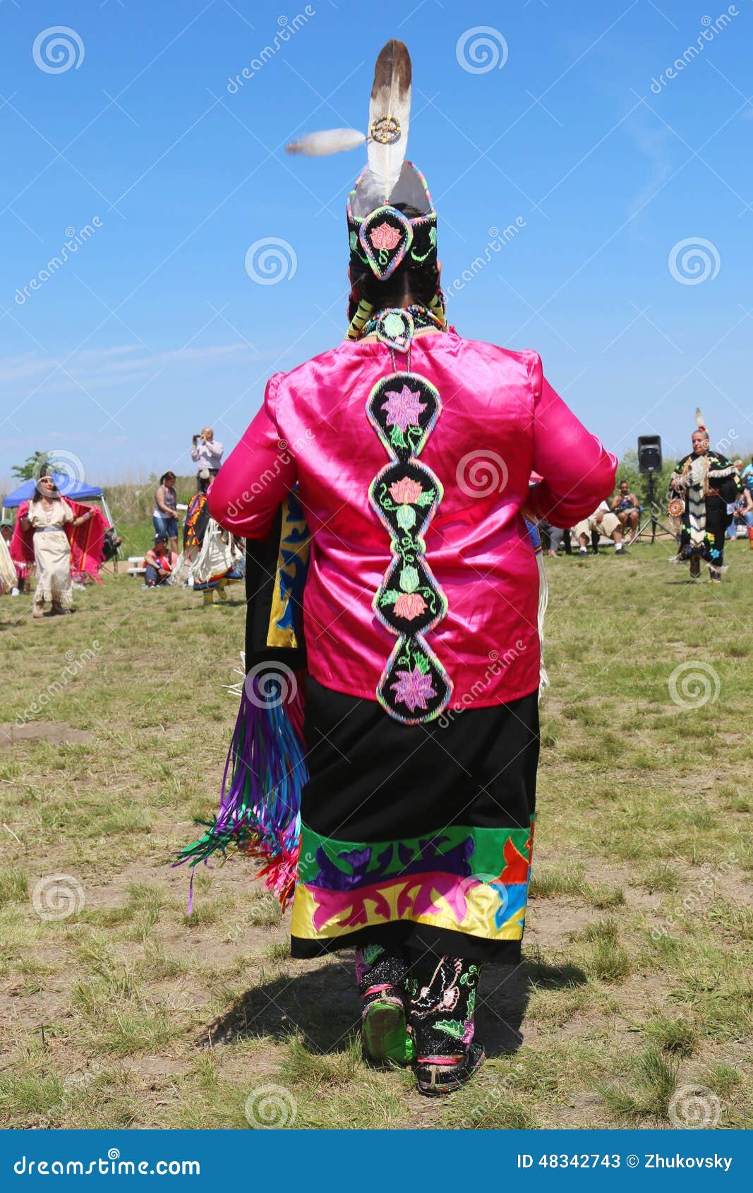 Unidentified Female Native American Dancer Wears Traditional Pow Wow ... Unidentified Female Native American Dancer Wears Traditional Pow Wow ...