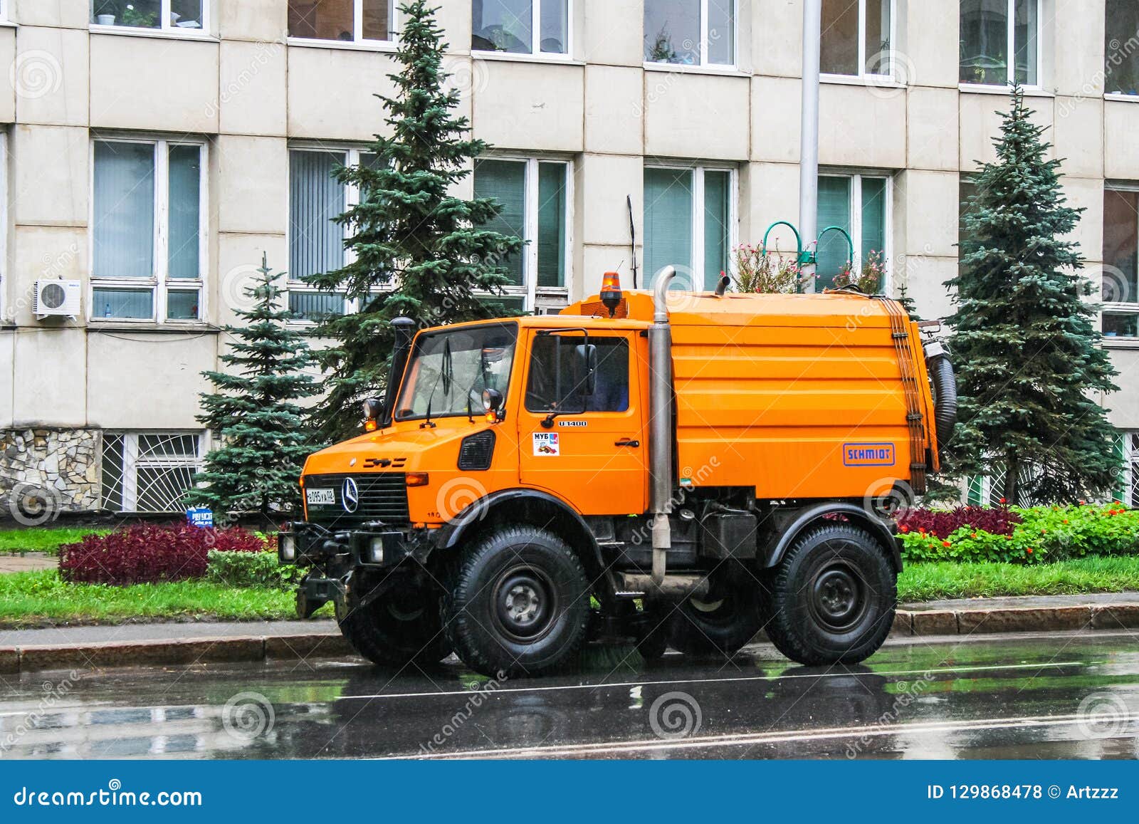 Unimog U1400 foto de archivo editorial. Imagen de calle - 129868478