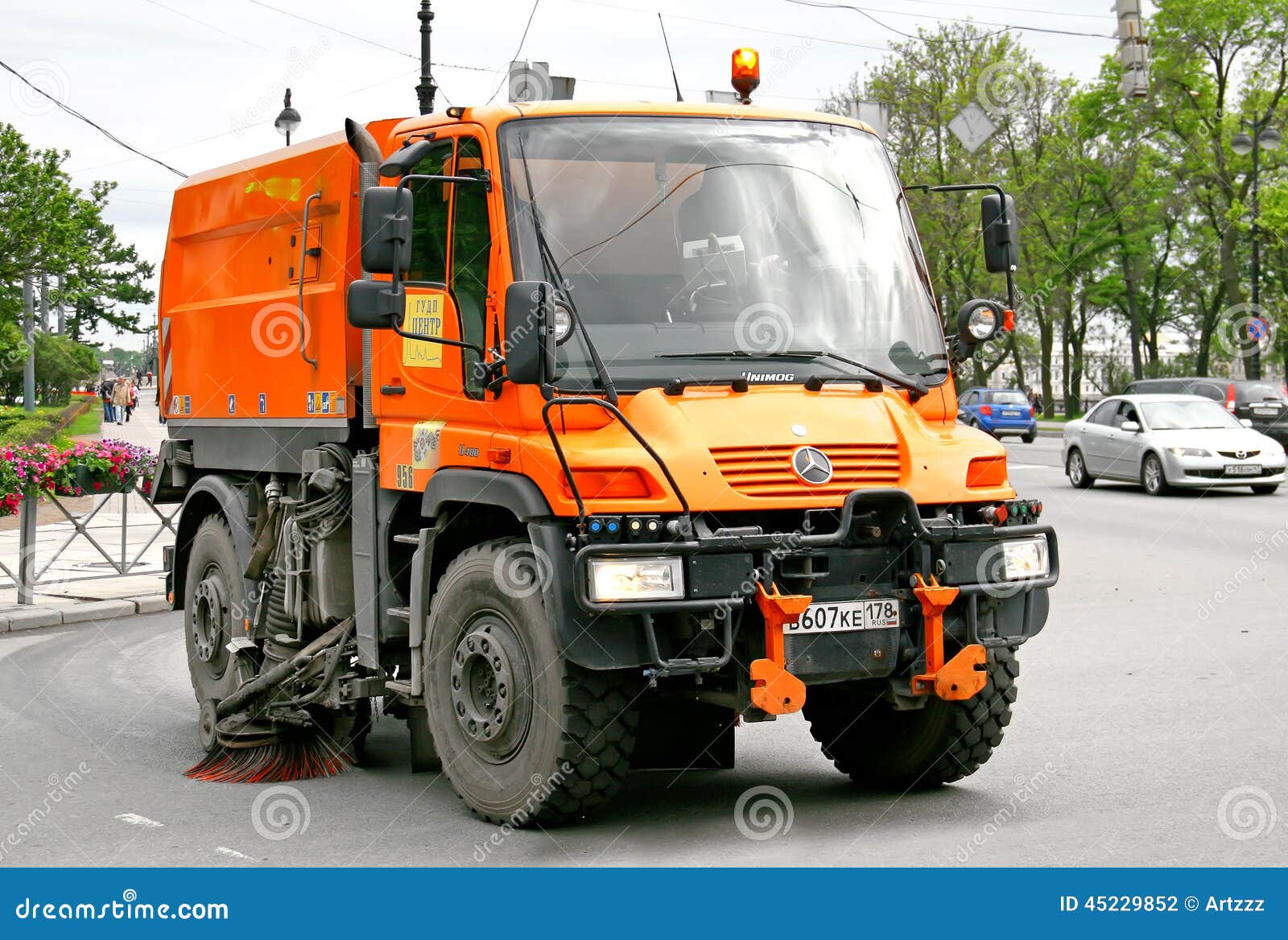 Unimog U400 редакционное фотография. изображение насчитывающей ...