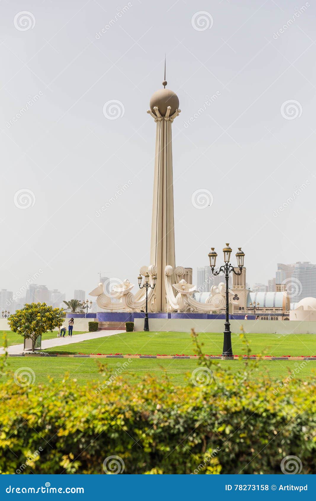 Union Monument in Al-Ittihad Square at Dubai Stock Photo - Image of ...