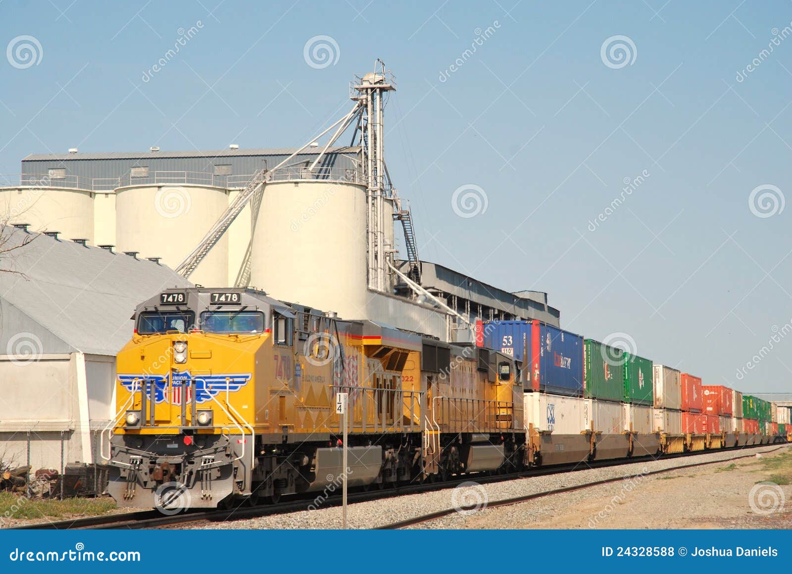Union Pacific Train with Freight Neary Grainery Editorial Stock Photo ...