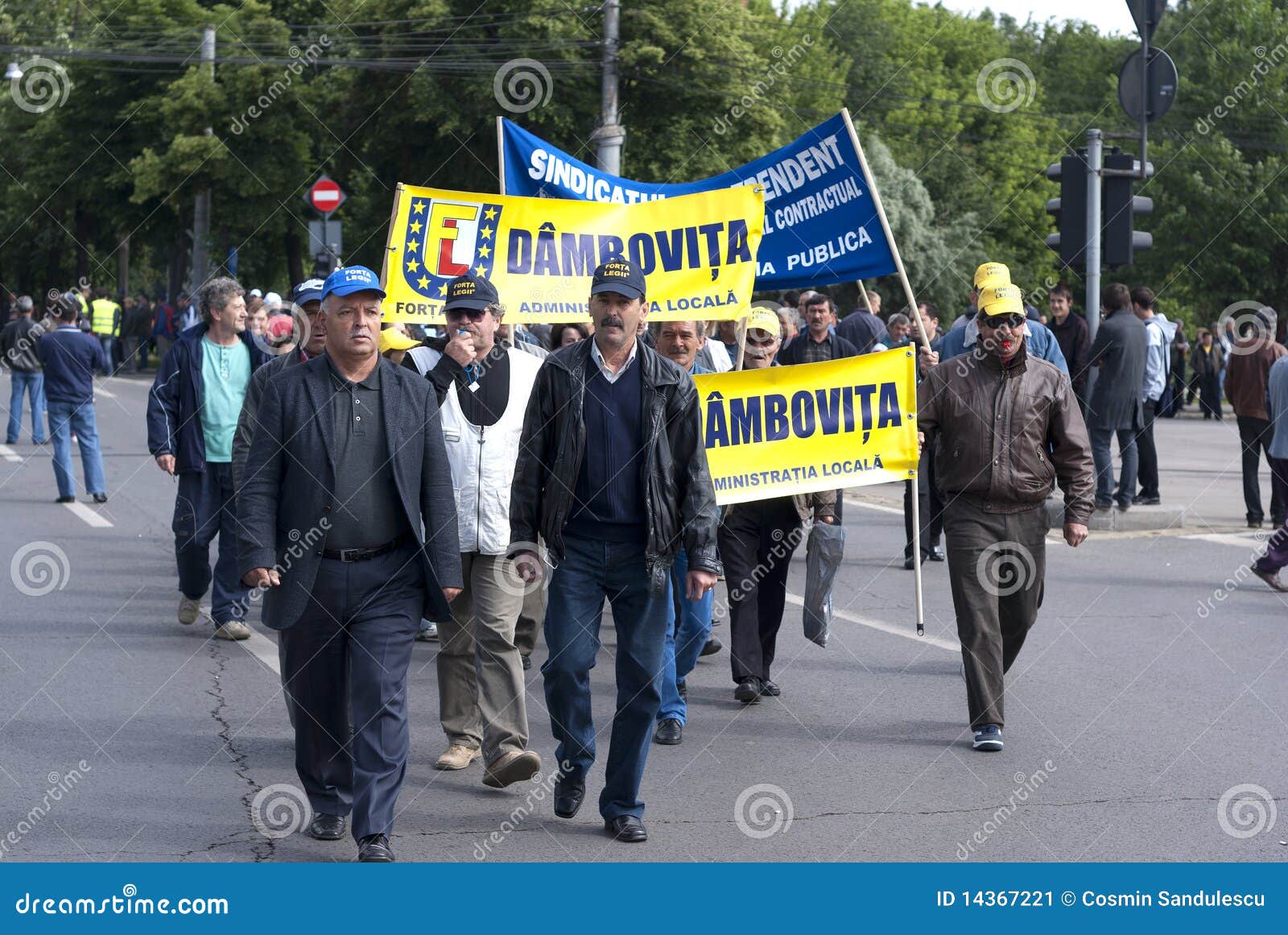 Union protest editorial photo. Image of parade, flag - 14367221