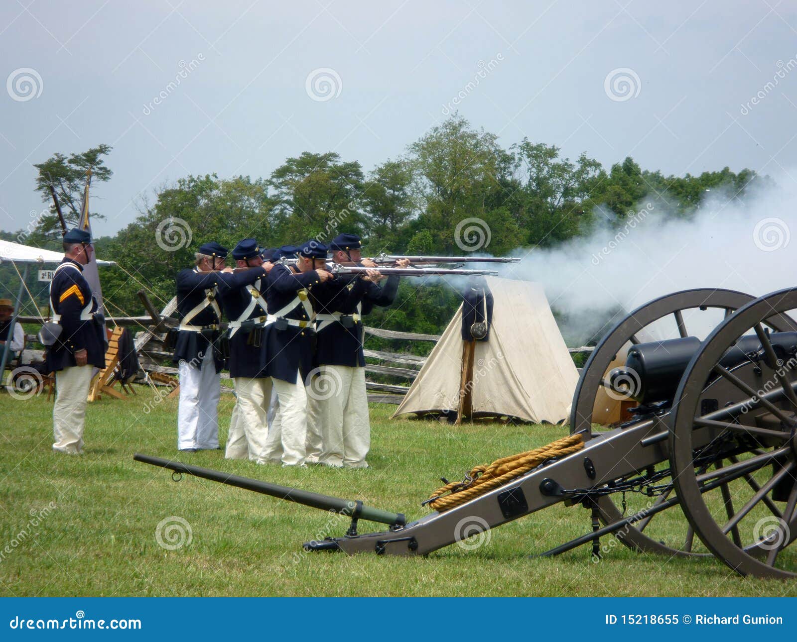 Union Soldiers Firing Their Weapons Editorial Image - Image of blue ...