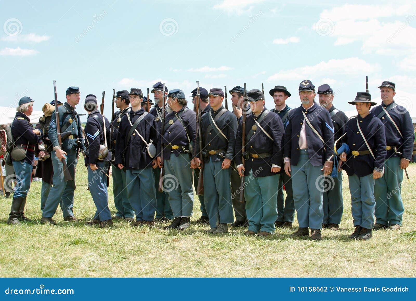 Union Soldiers Ready editorial photography. Image of weapon - 10158662