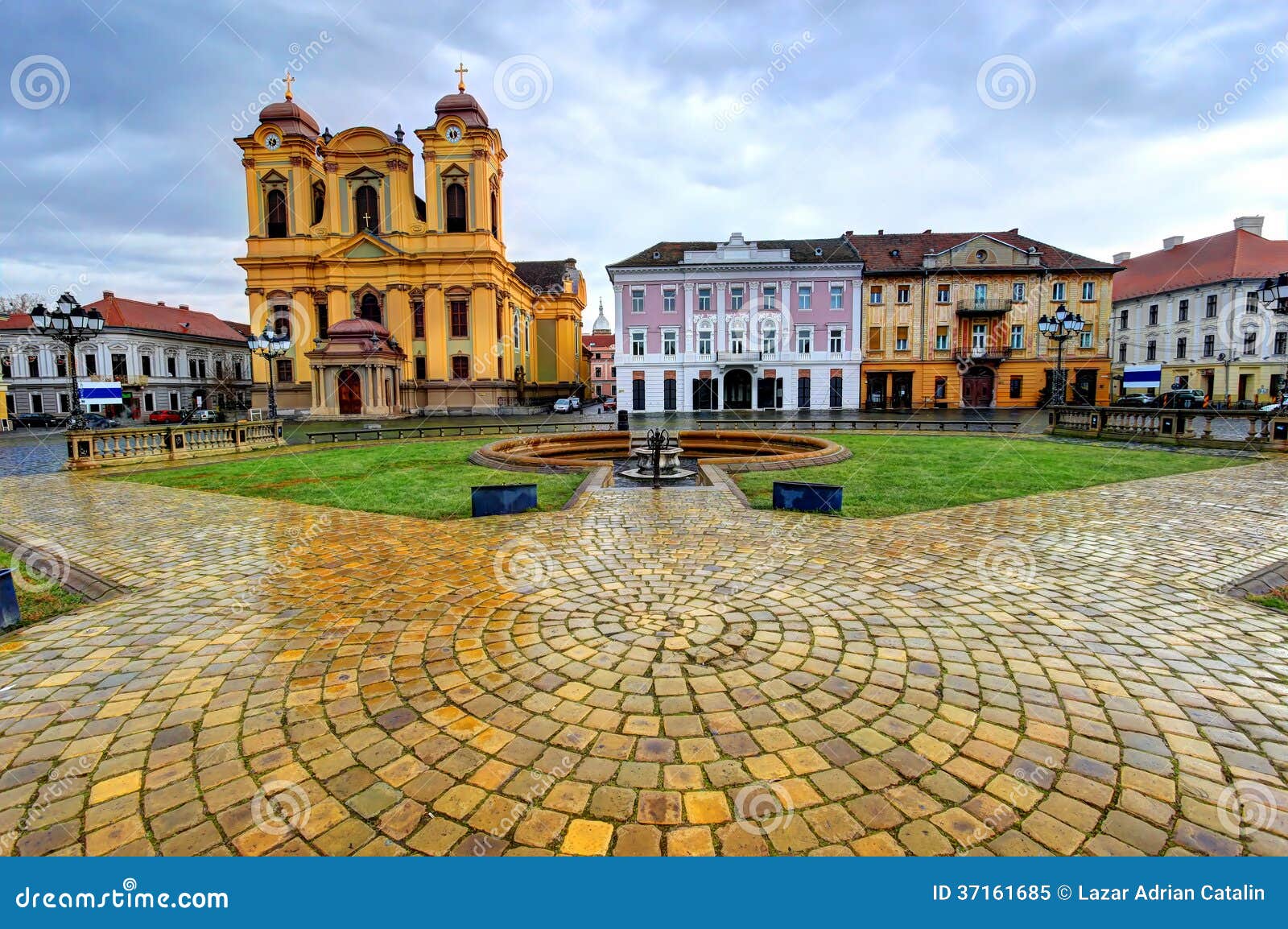 Union Square, Timisoara, Romania Stock Image - Image of circle, people ...