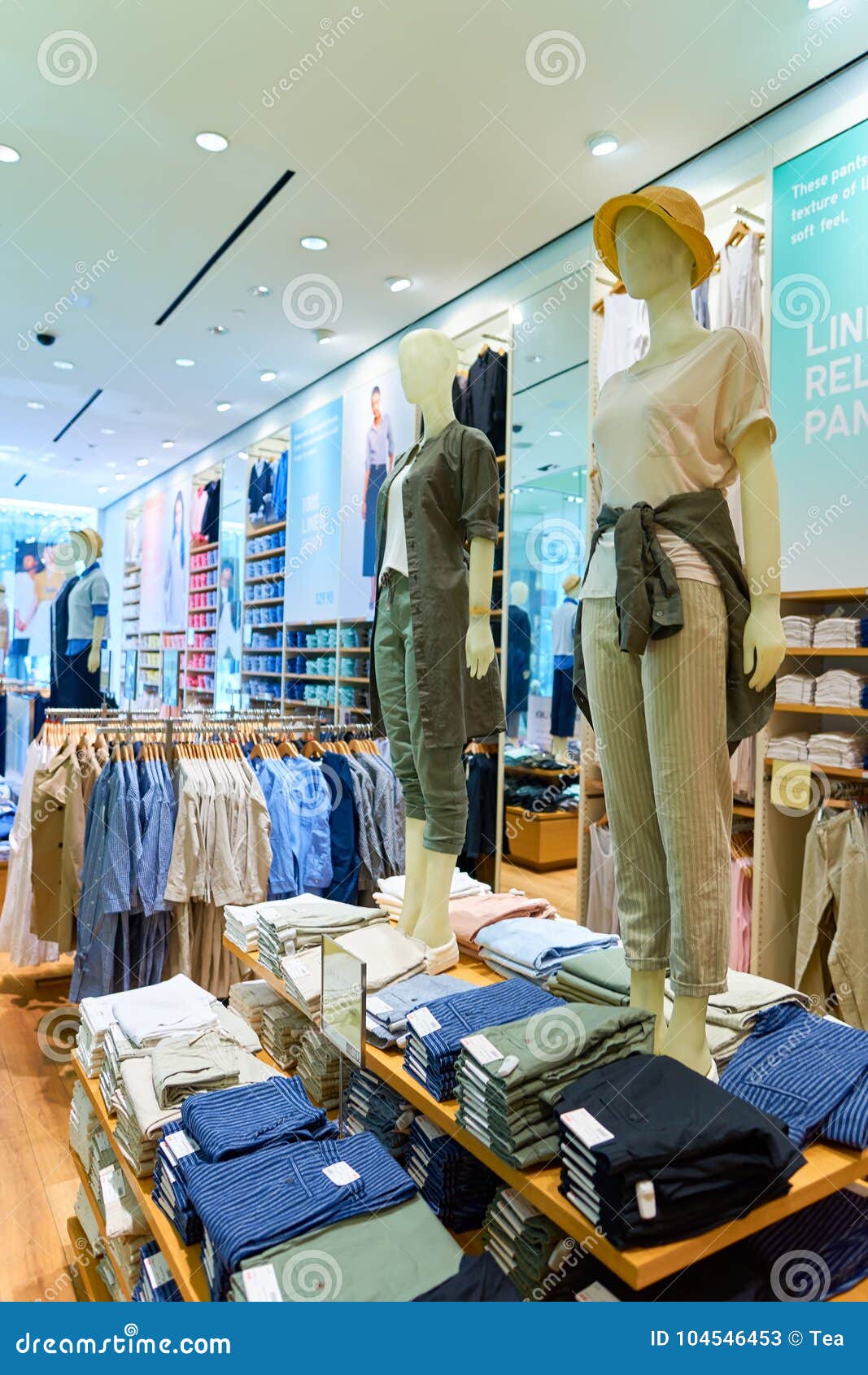 Uniqlo photo stock éditorial. Image du conception, couleur - 104546453