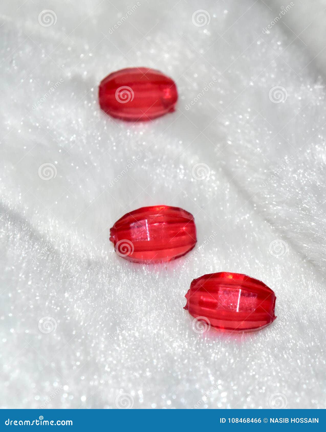 Red Objects Stock Photos - Download 256,280 Royalty Free Photos