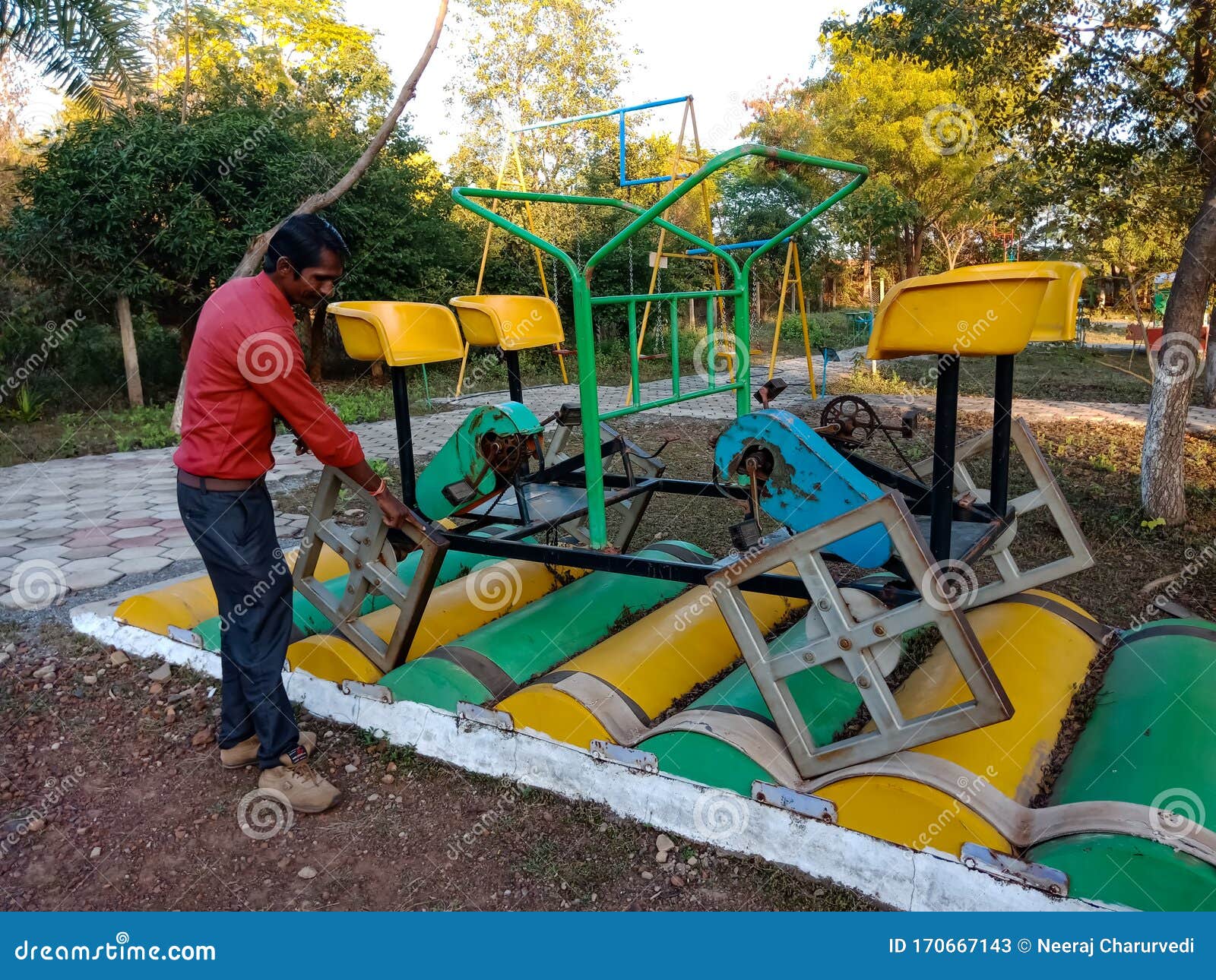 Unique Square Shape Vehicle Running on Circle Shape Road during ...