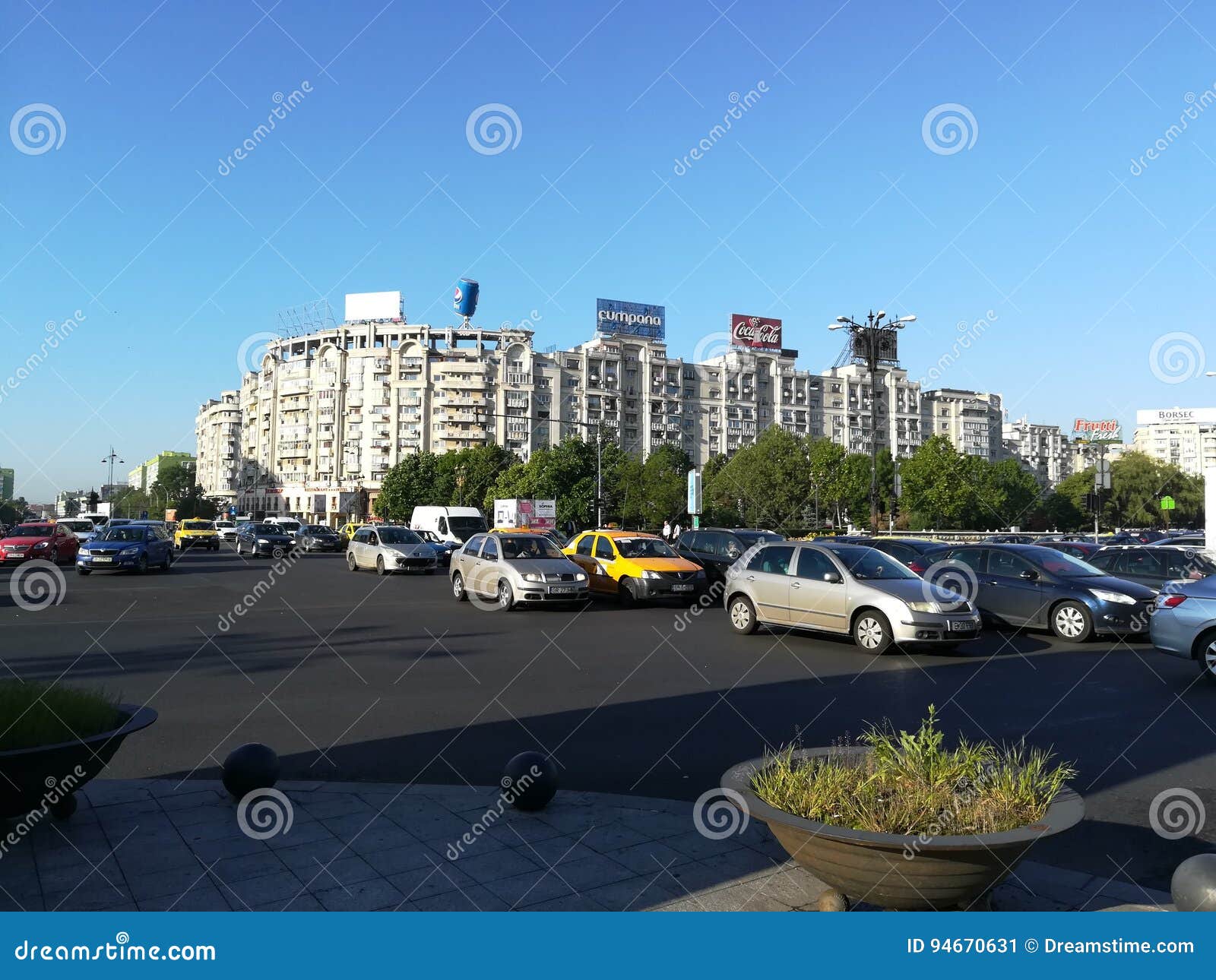 Unirii plaza, Bucharest editorial photo. Image of place - 94670631
