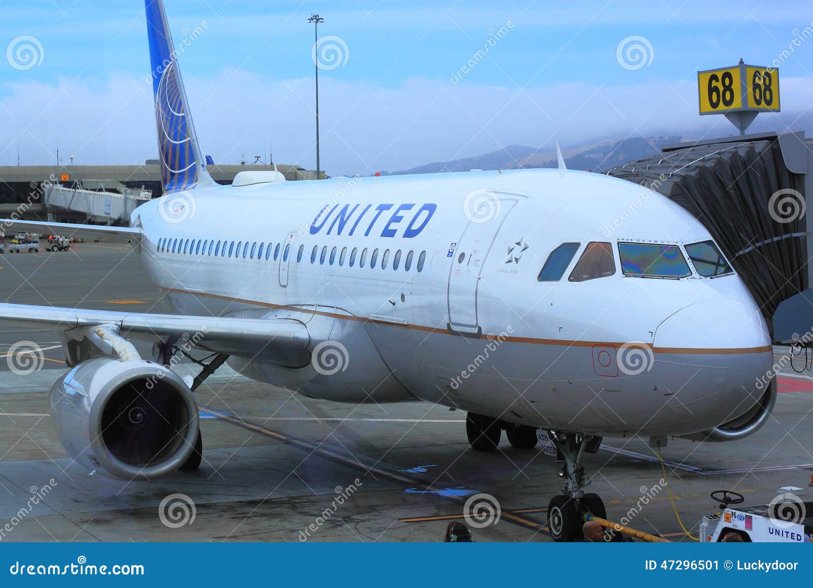 United Airline editorial photo. Image of travel, departure - 47296501