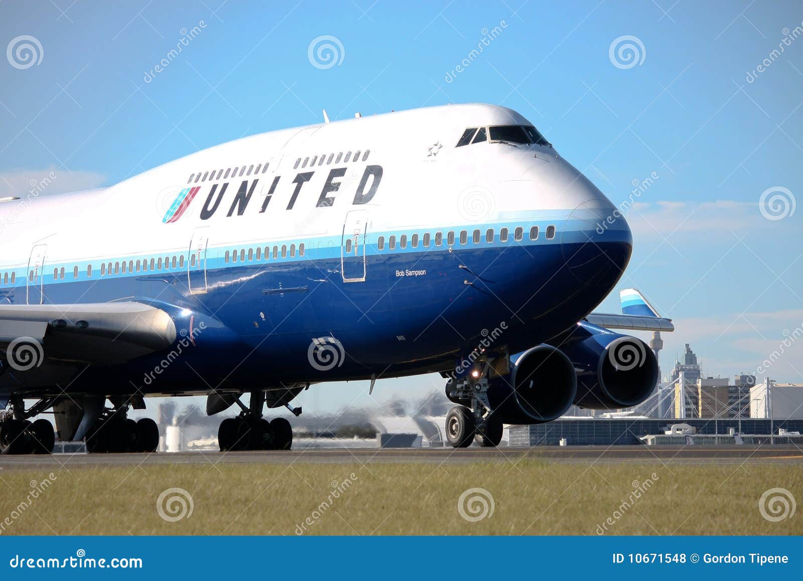 United Airlines Boeing 747 on Runway. Editorial Stock Photo - Image of ...