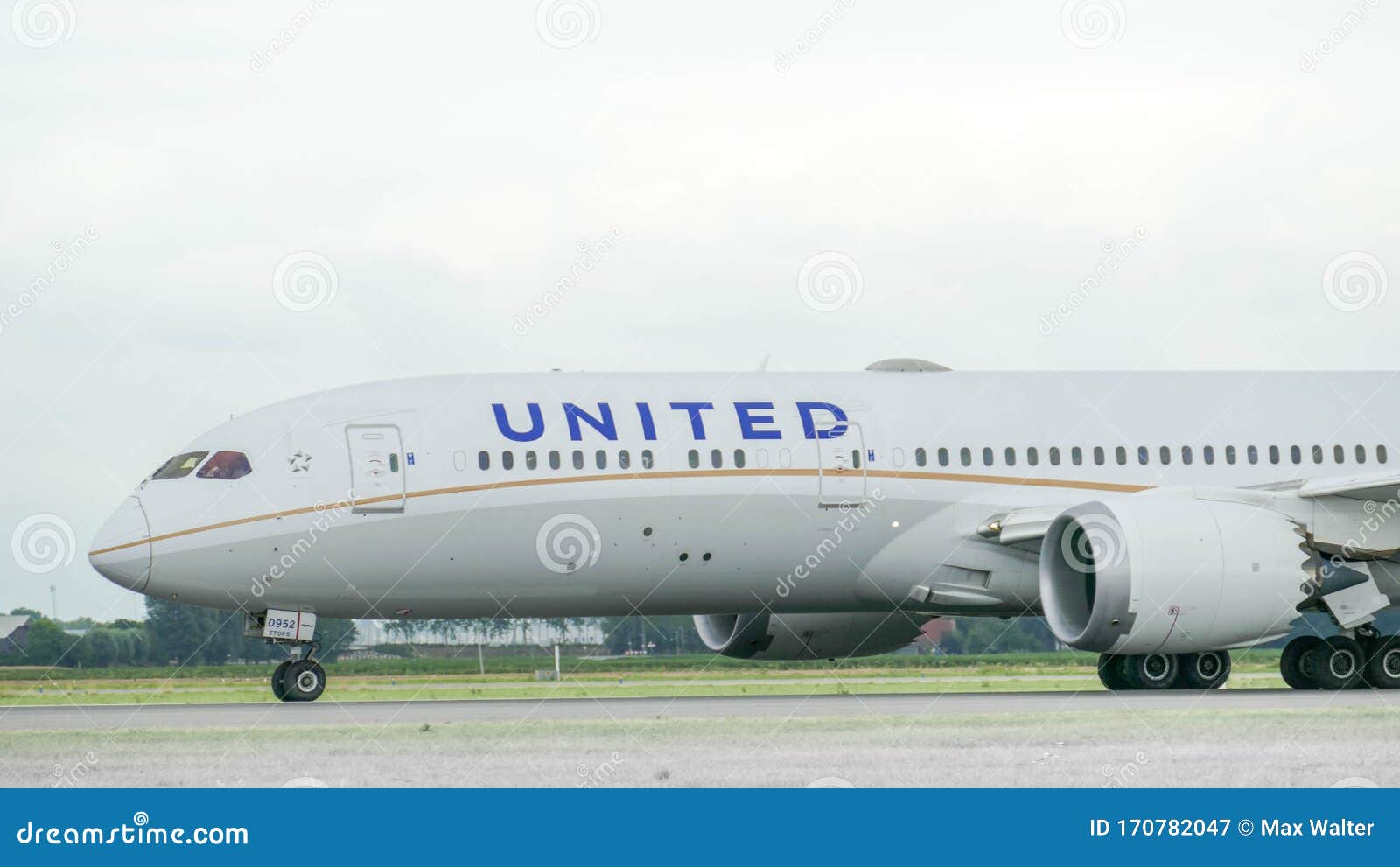 United Airlines Boeing 787 Speeding Up in Amsterdam Editorial ... United Airlines Boeing 787 Speeding Up in Amsterdam Editorial ...