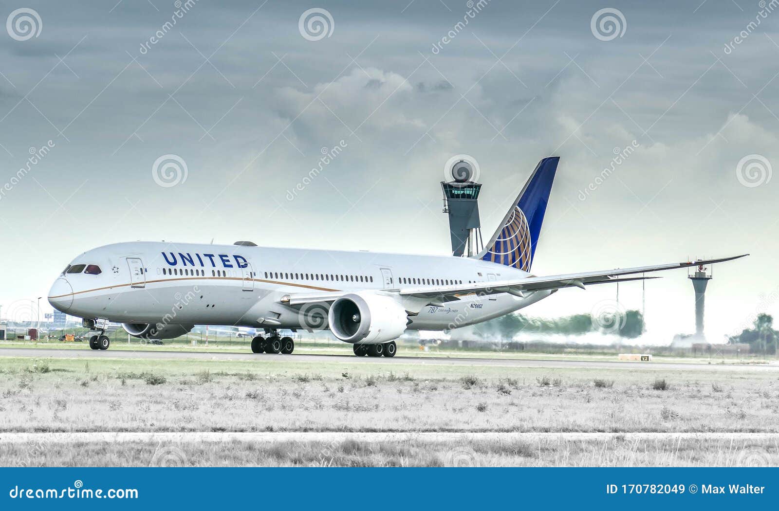 United Airlines Boeing 787 Speeding Up in Amsterdam Editorial Stock ... United Airlines Boeing 787 Speeding Up in Amsterdam Editorial Stock ...