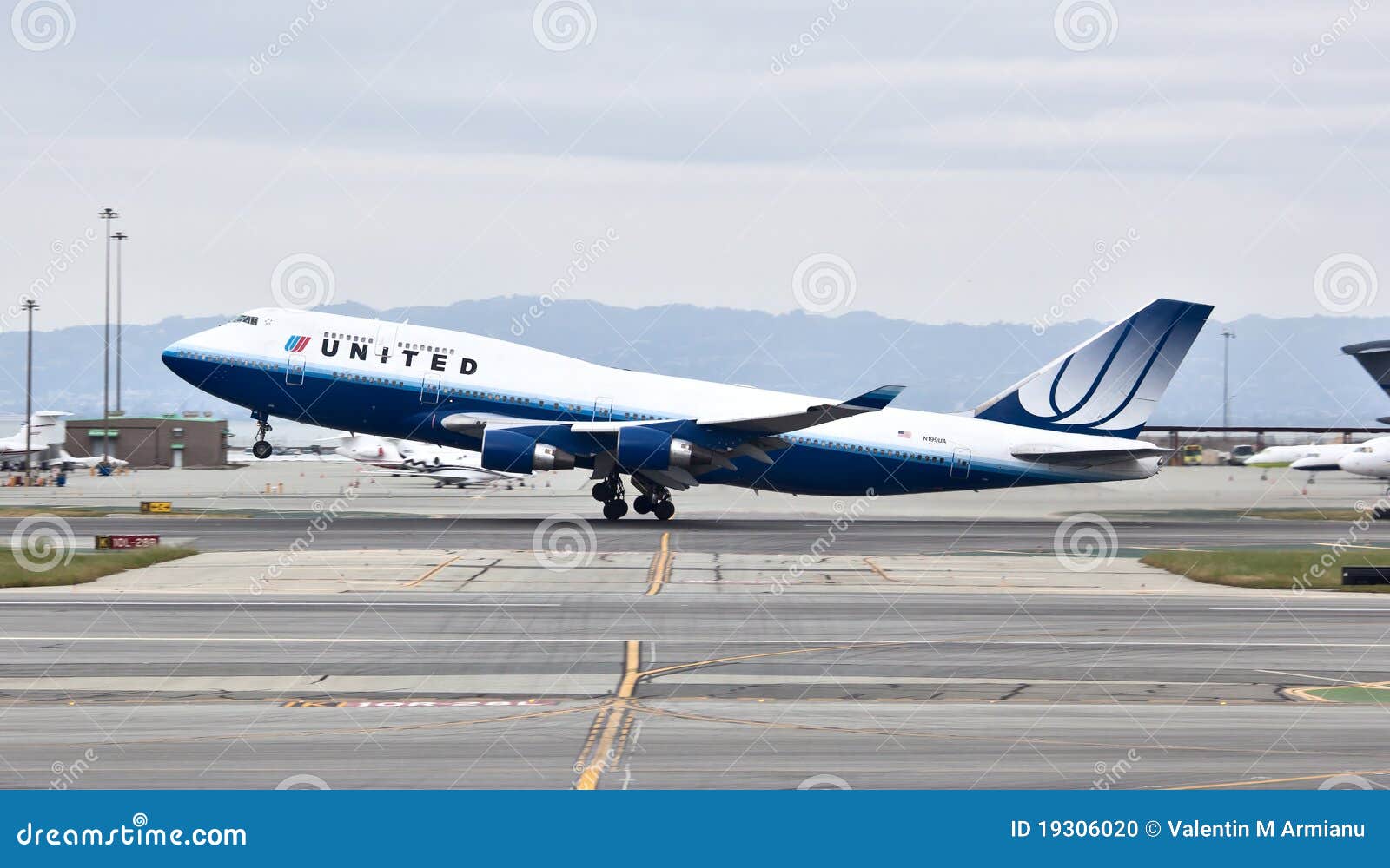 United Boeing 747-400 editorial image. Image of blue - 19306020