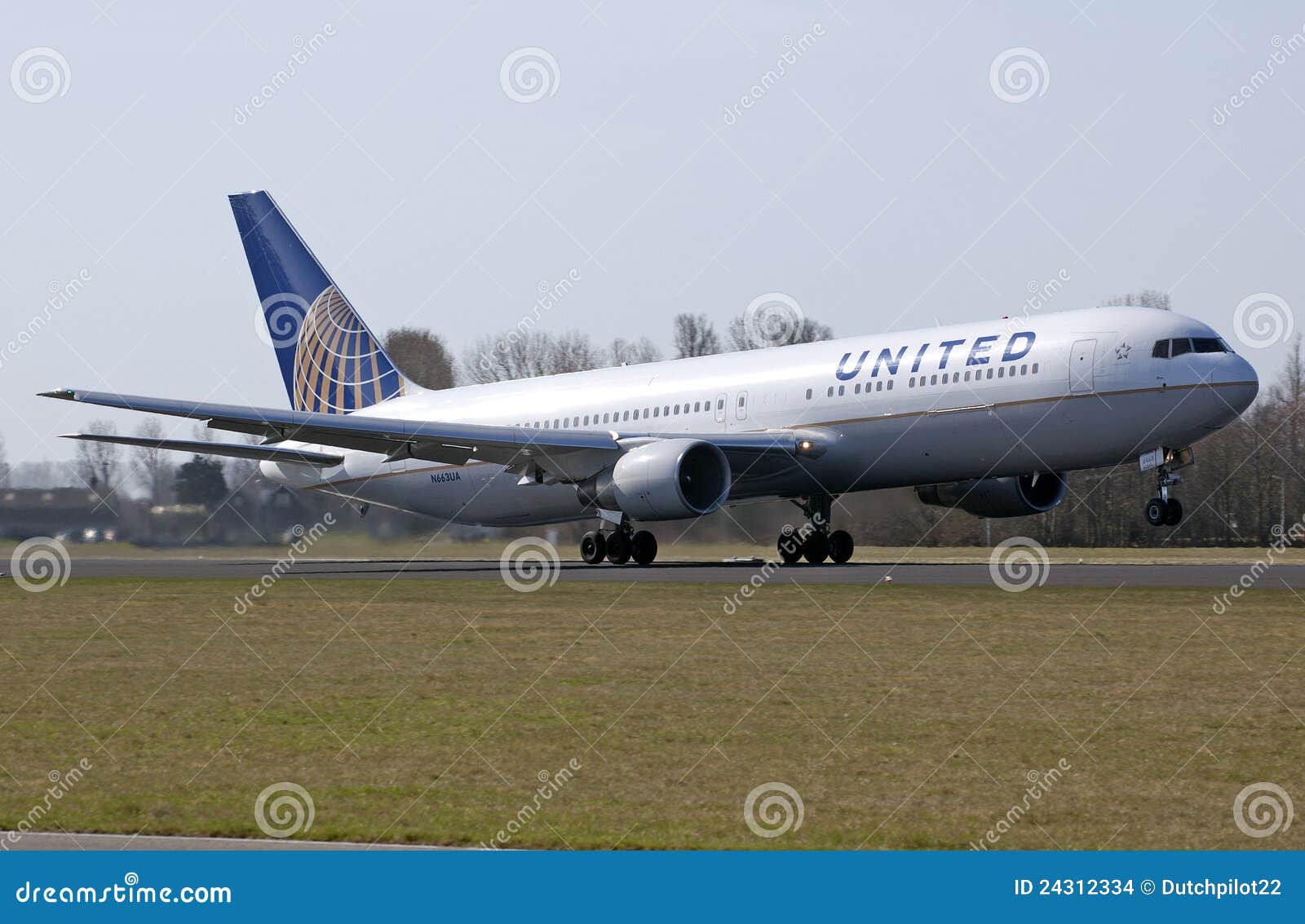 United boeing 767 takeoff editorial stock image. Image of aircraft ...