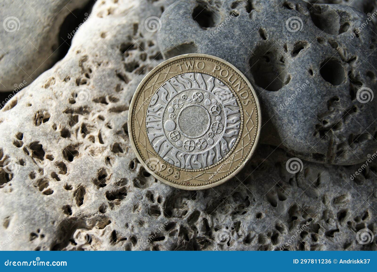 United Kingdom 2 Pound Coins. Stock Photo - Image of united, pounds ...