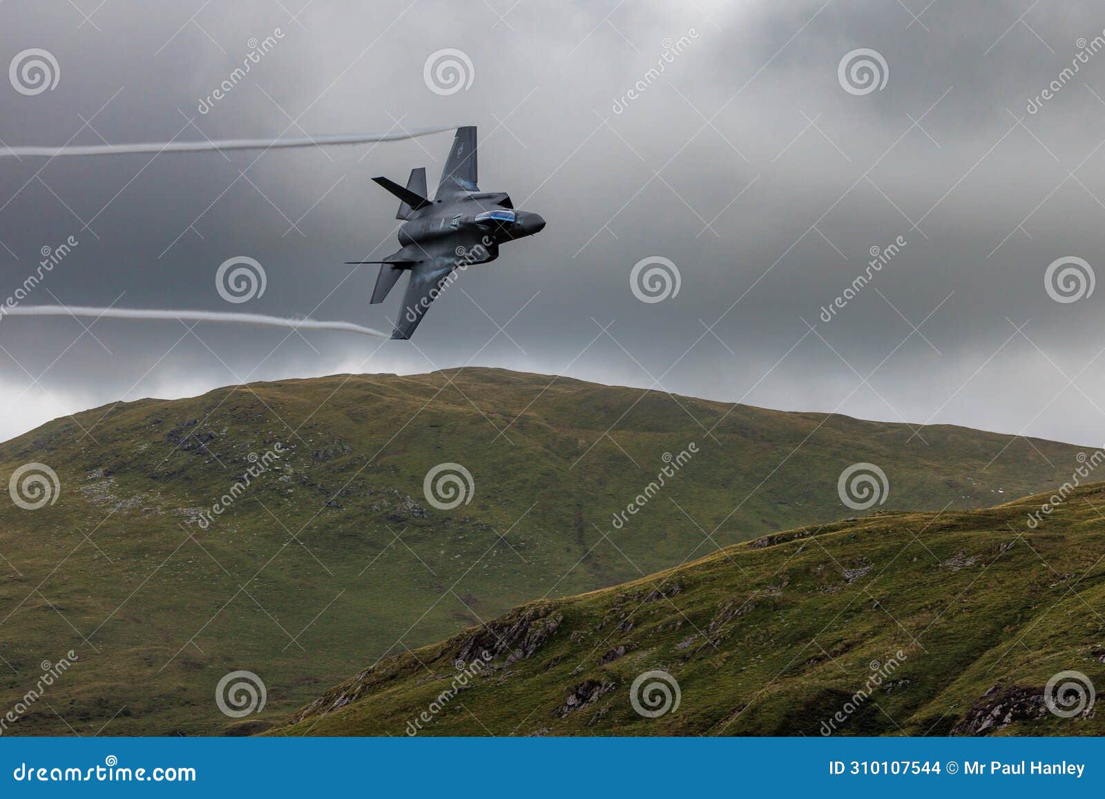 United States Air Force Lockheed Martin F-35 Lightning II Low Flying in ...