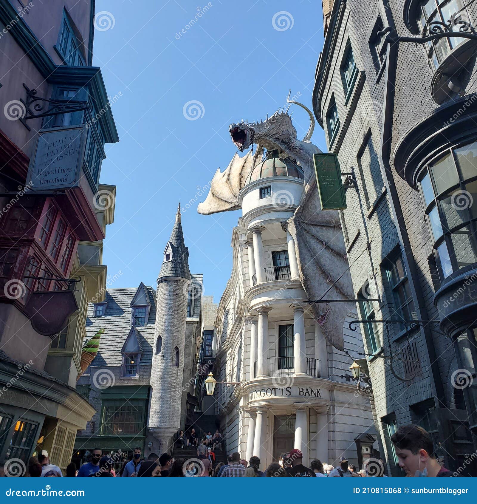 Hogwarts Dragon at Universal Studios Orlando Editorial Stock Photo ...