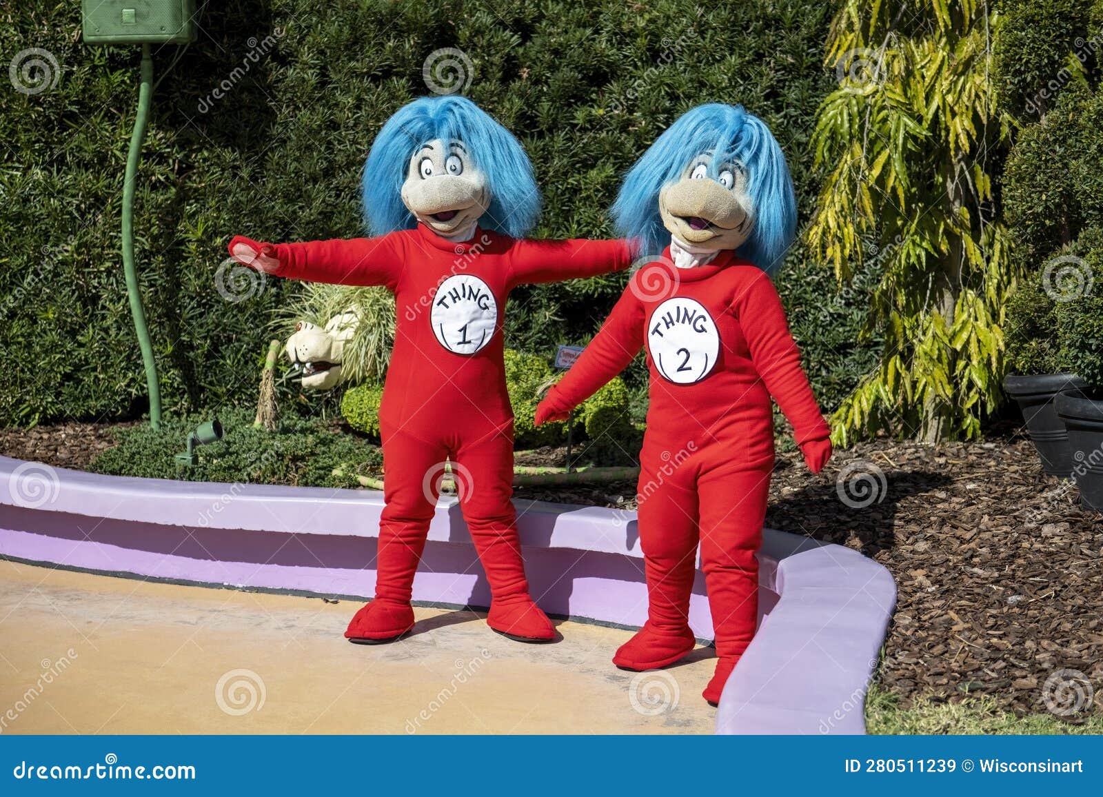 Universal Studios, Thing 1, 2, Travel Editorial Stock Image - Image of ...