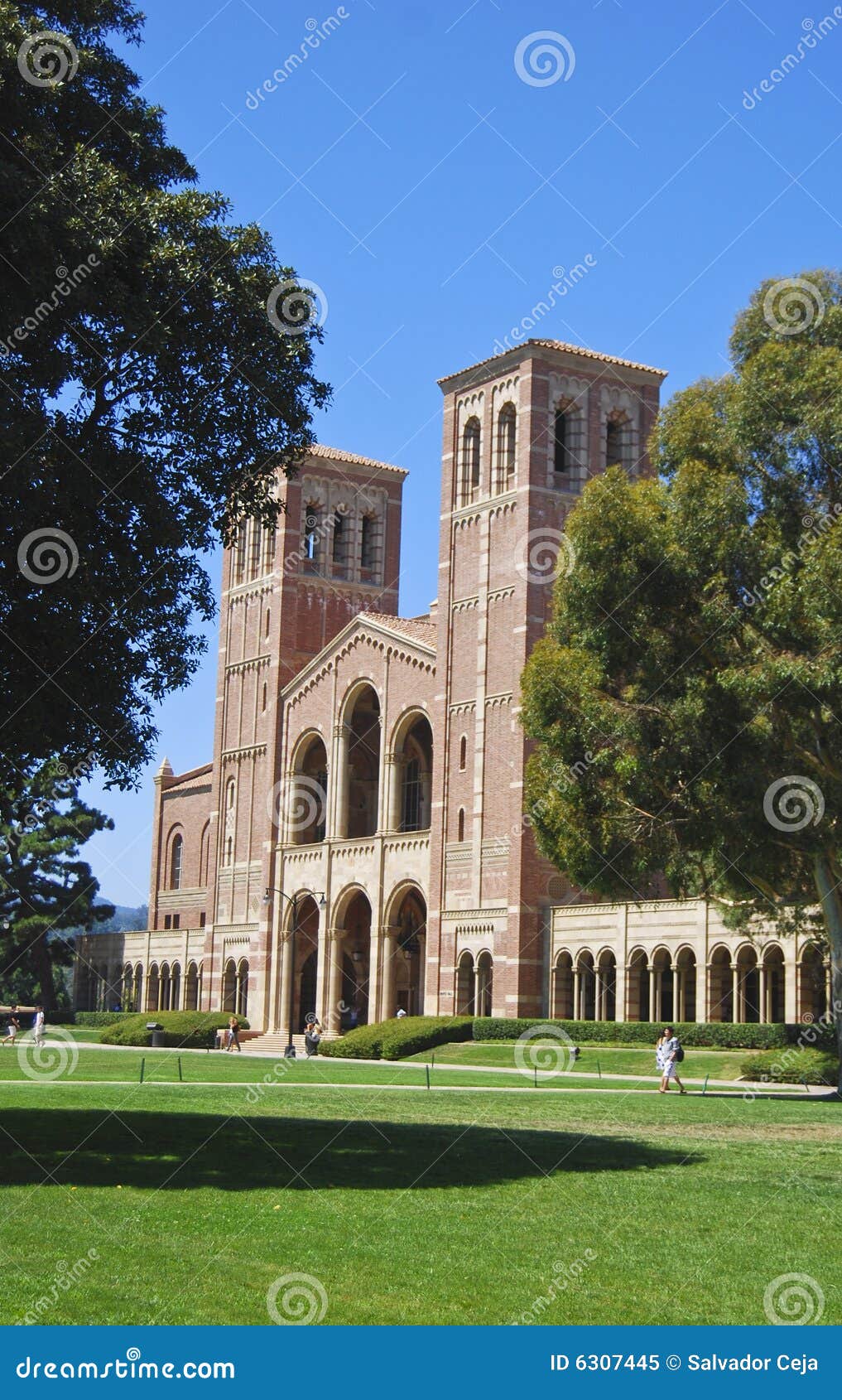 University Campus Bell Towers Editorial Image - Image of bell, southern ...