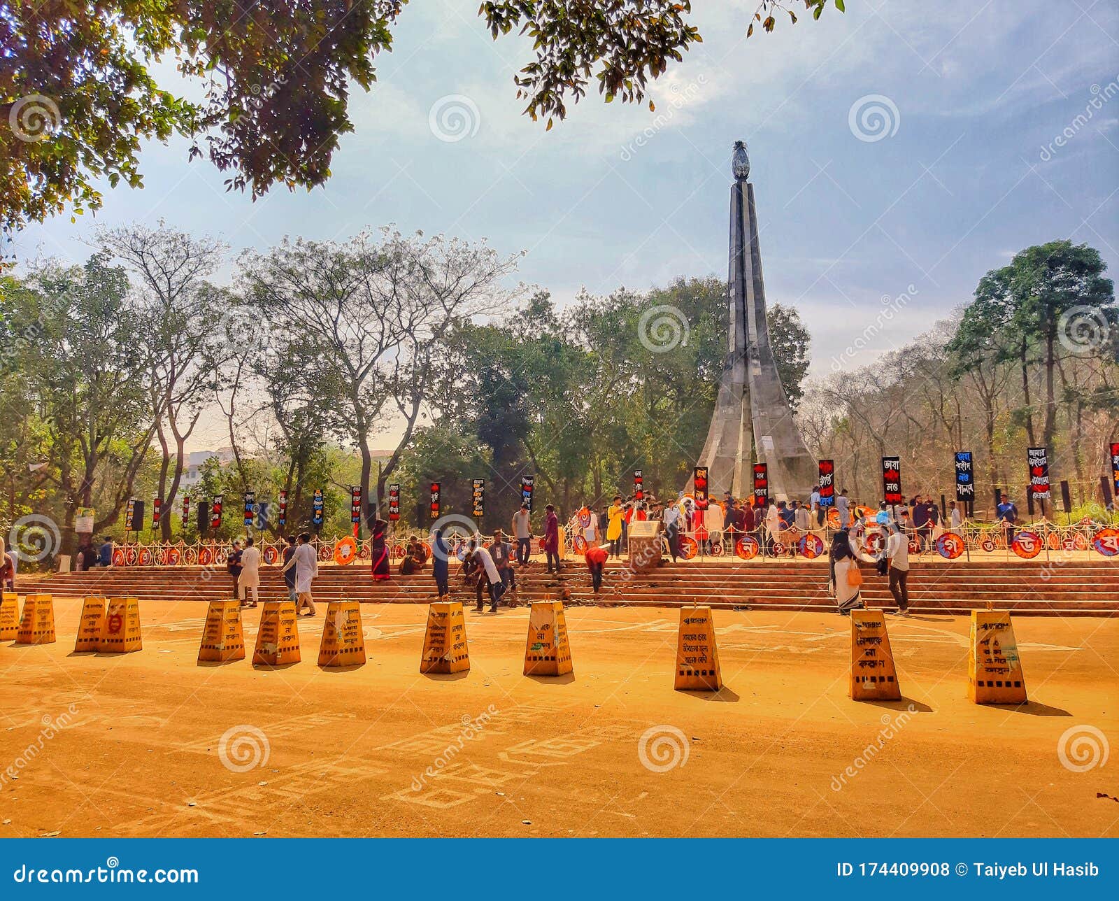 University of Chittagong Shaheed Minar Editorial Stock Photo - Image of ...