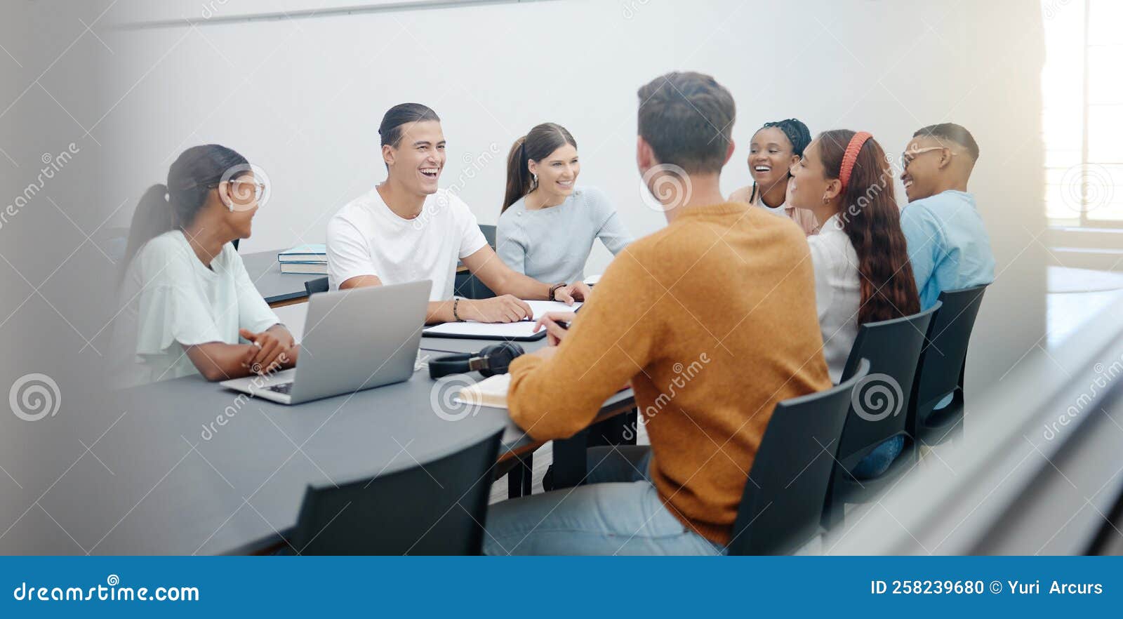 University, Group Project and Students Meeting for Collaboration ...