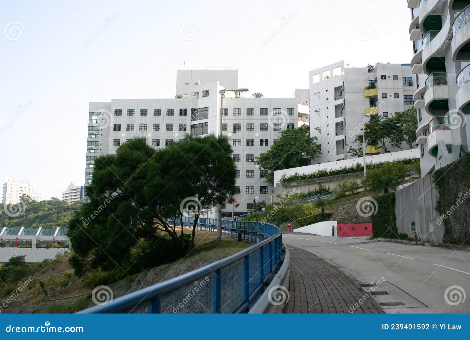 The University Hall Residence at the HKUST 2 Sept 2004 Editorial ...
