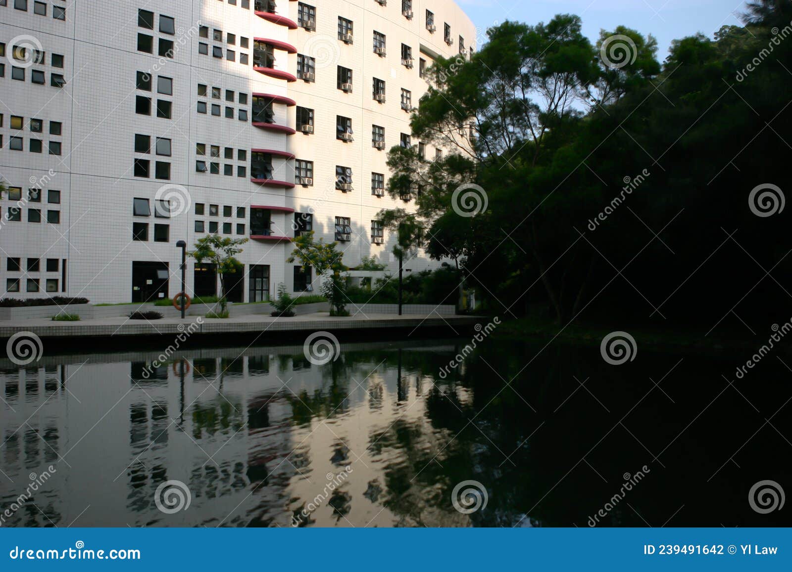 The University Hall Residence at the HKUST 2 Sept 2004 Editorial ...