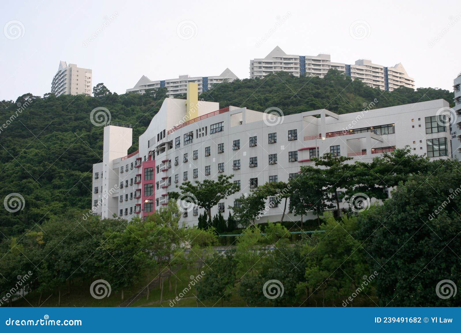 The University Hall Residence at the HKUST 2 Sept 2004 Editorial ...