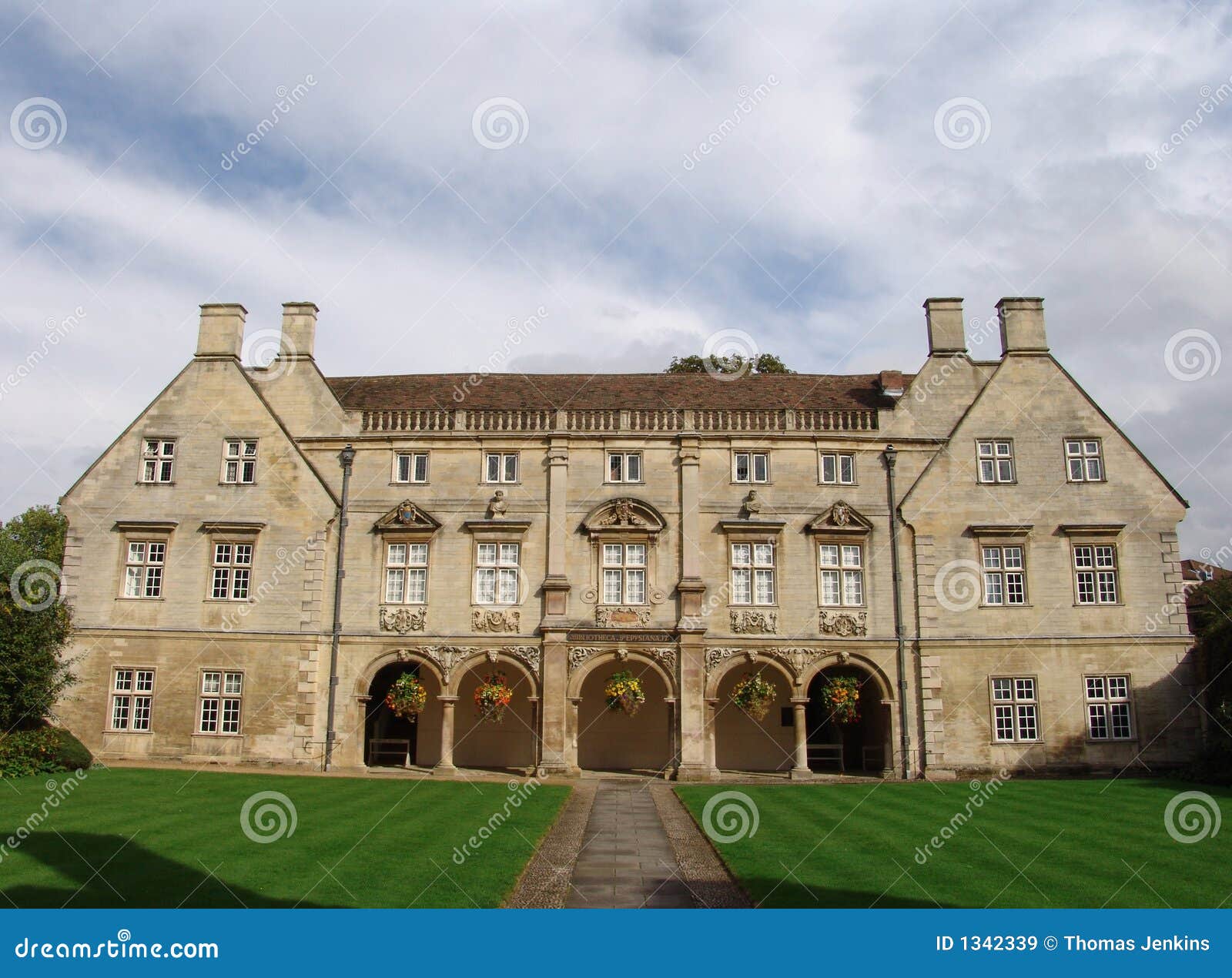 University Library Building at Cambridge Stock Image - Image of emblem ...