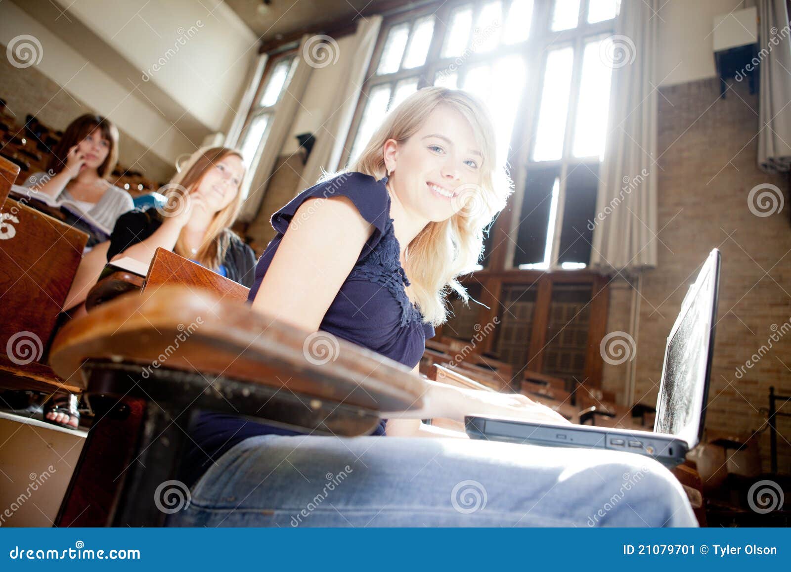 University Student in Class Stock Image - Image of indoor, listen: 21079701
