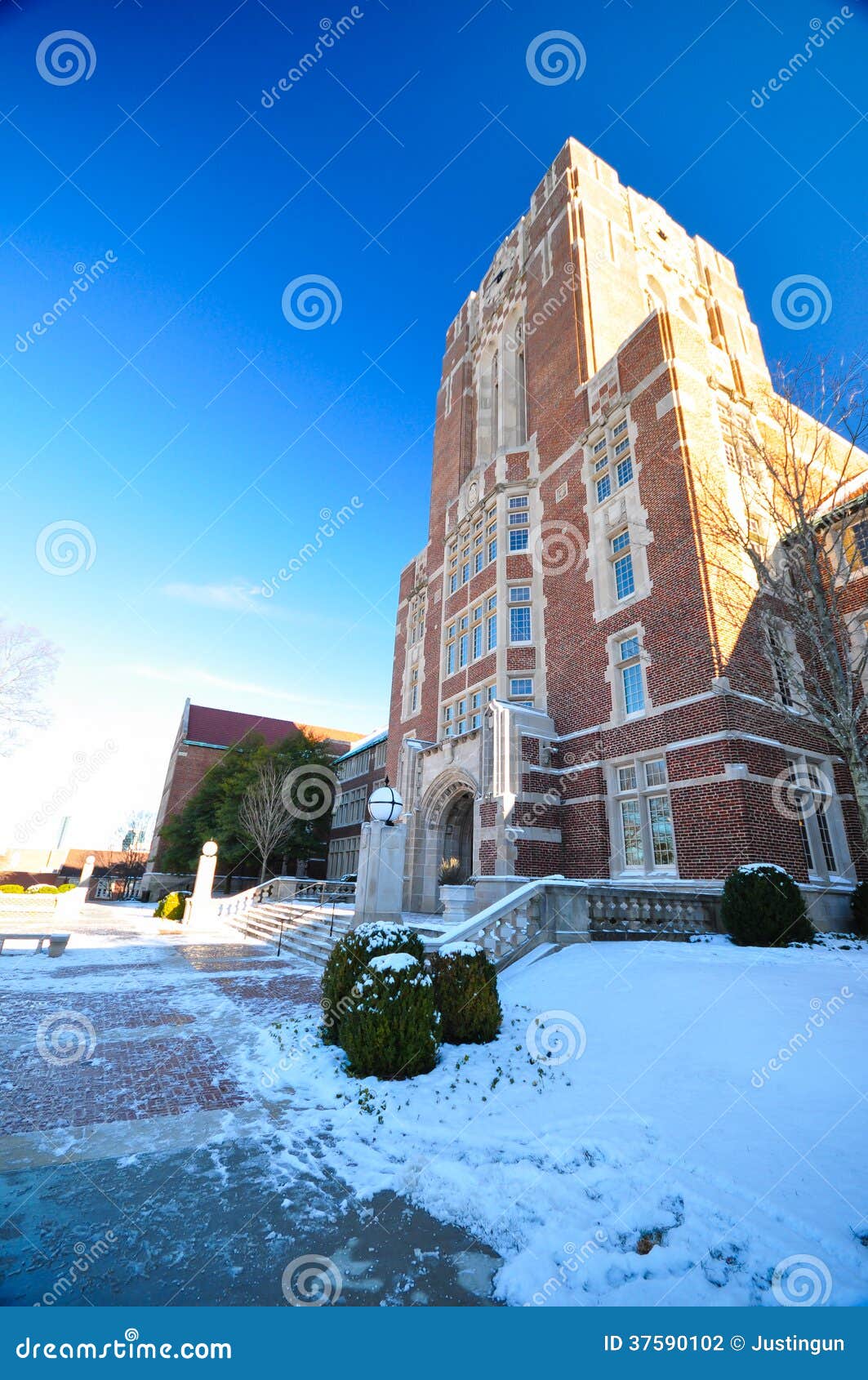 The University of Tennessee Stock Photo - Image of exterior ...