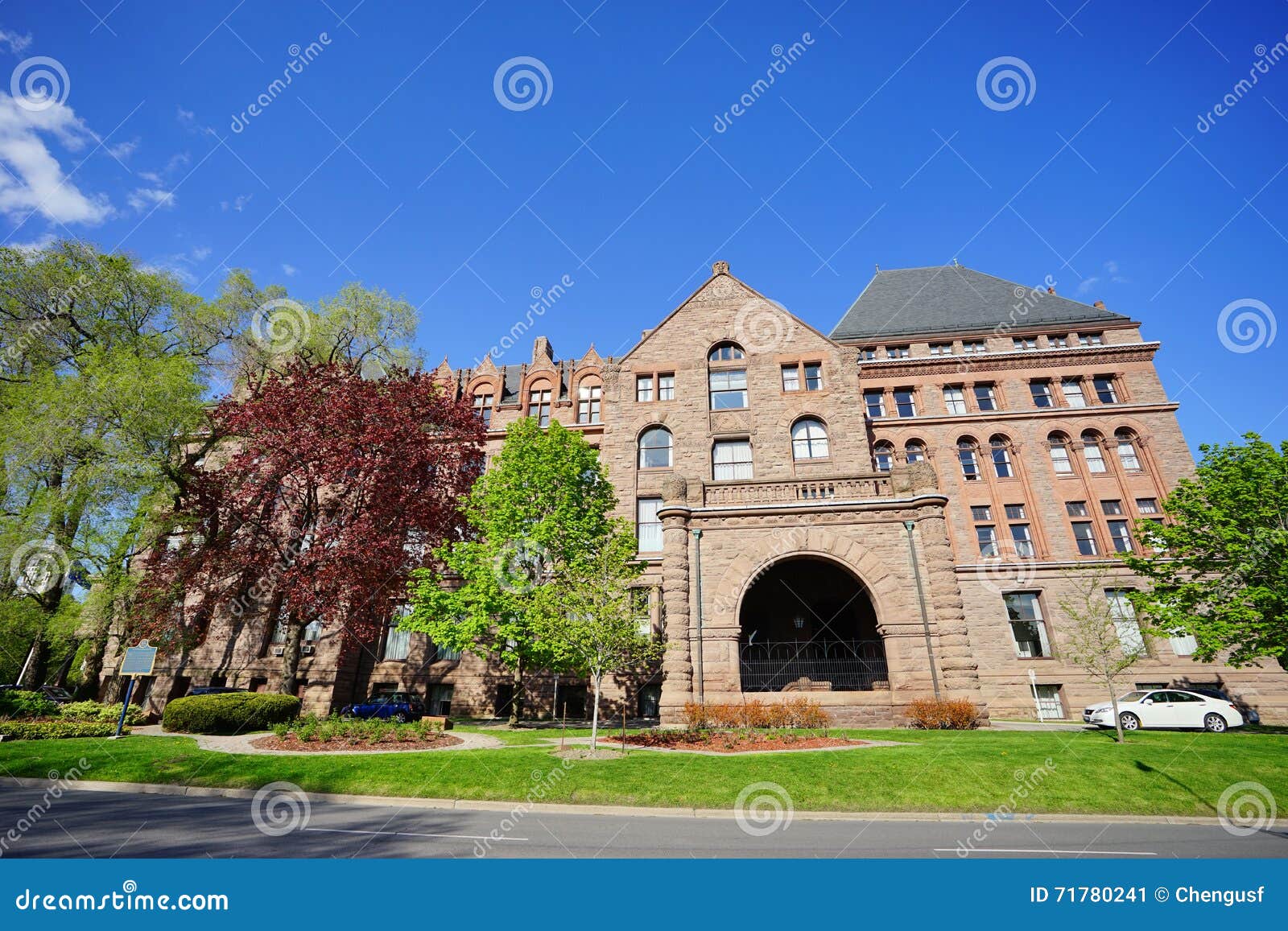 University of Toronto Building Editorial Photo - Image of green, garden ...