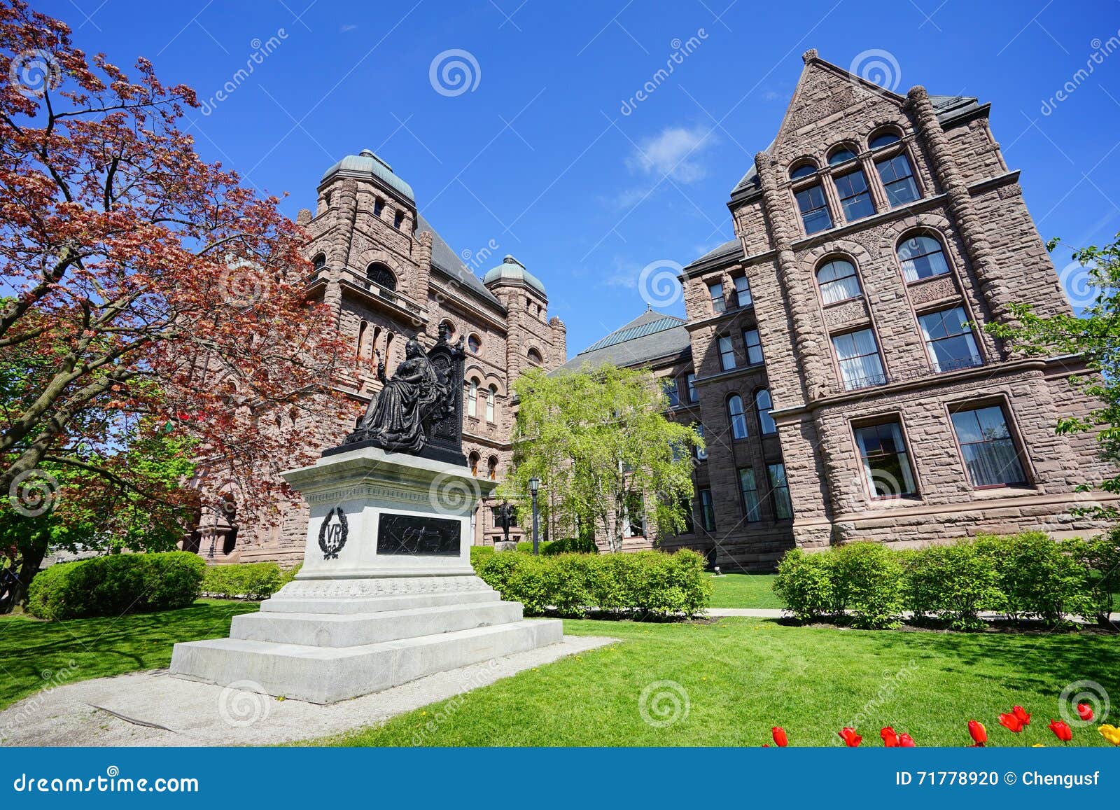 University of Toronto Statue Editorial Image - Image of north, ancient ...