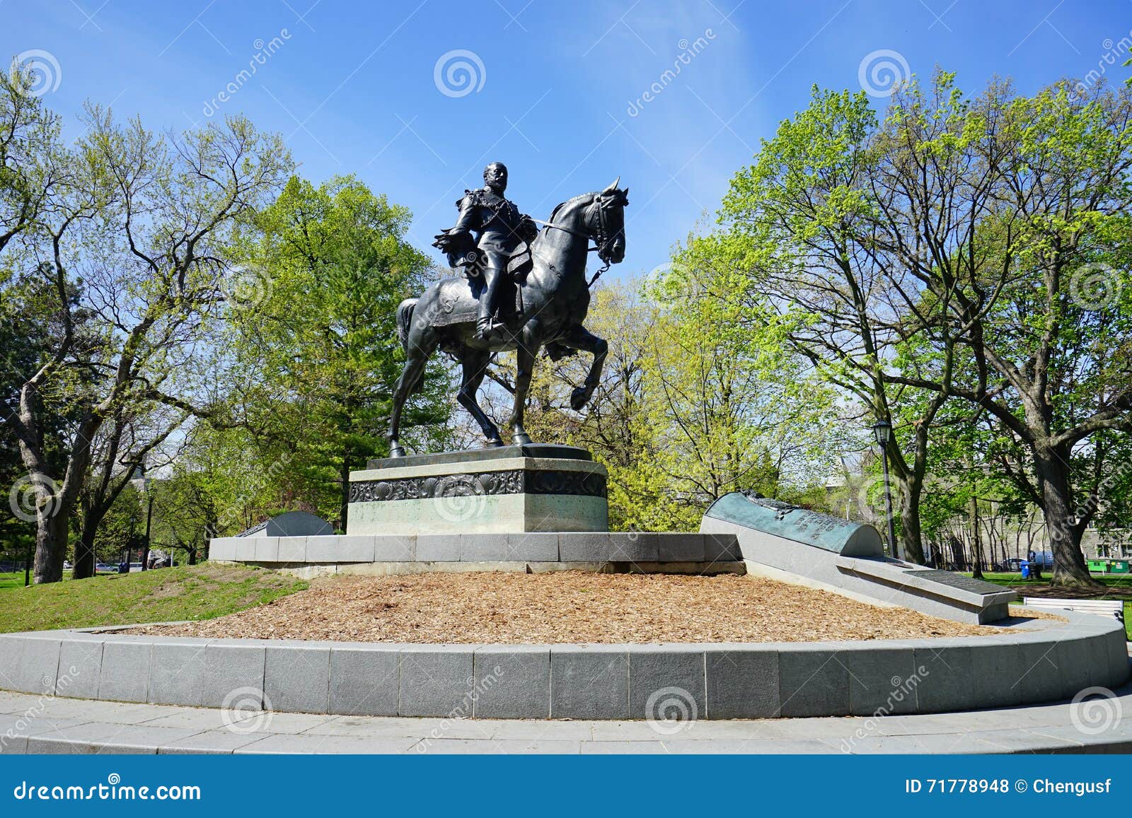 University of Toronto Statue Editorial Stock Photo - Image of downtown ...
