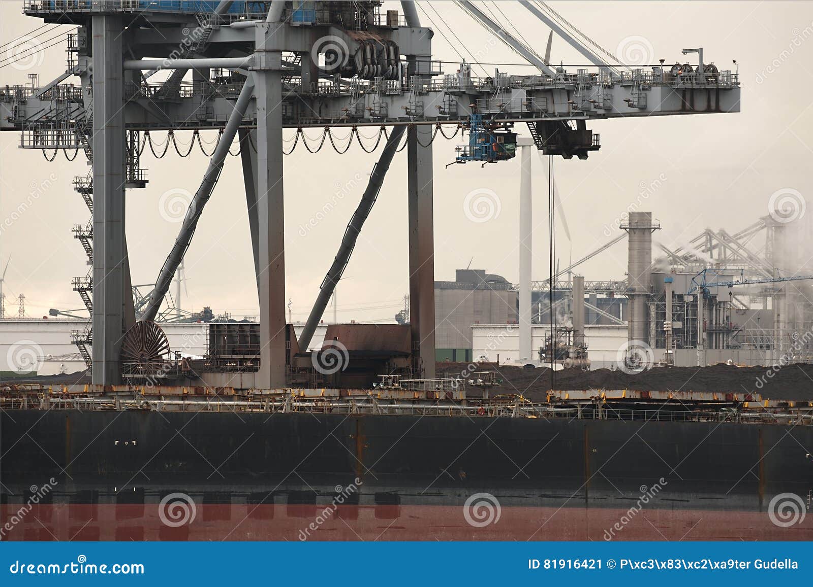 Unloading a huge ship stock image. Image of maritime - 81916421