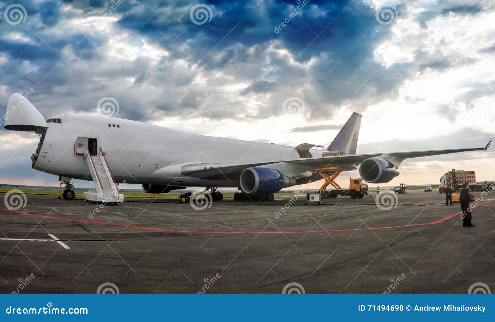 Airplane Unloading The Luggages At The Airport Editorial Image ...