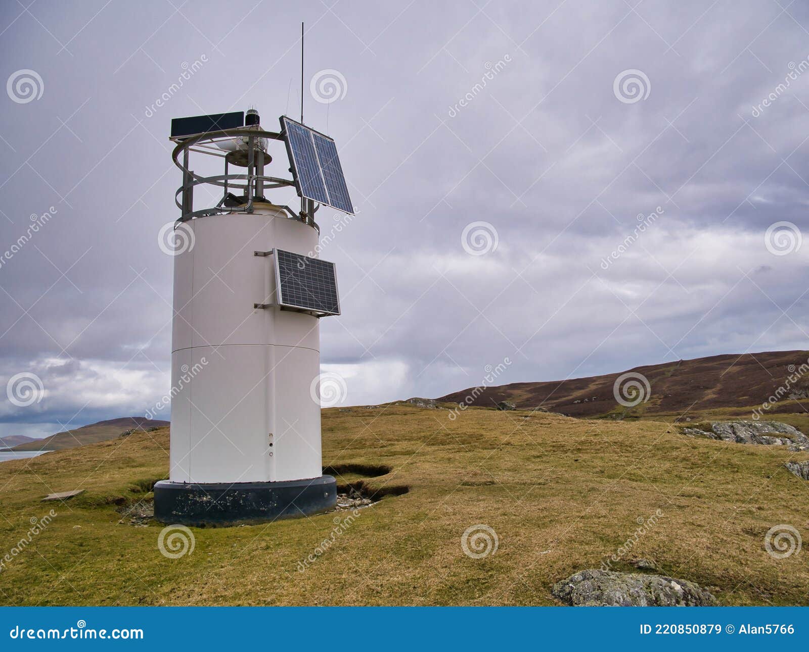An Unmanned, Automatic Solar Powered Lighthouse in Shetland, UK ...
