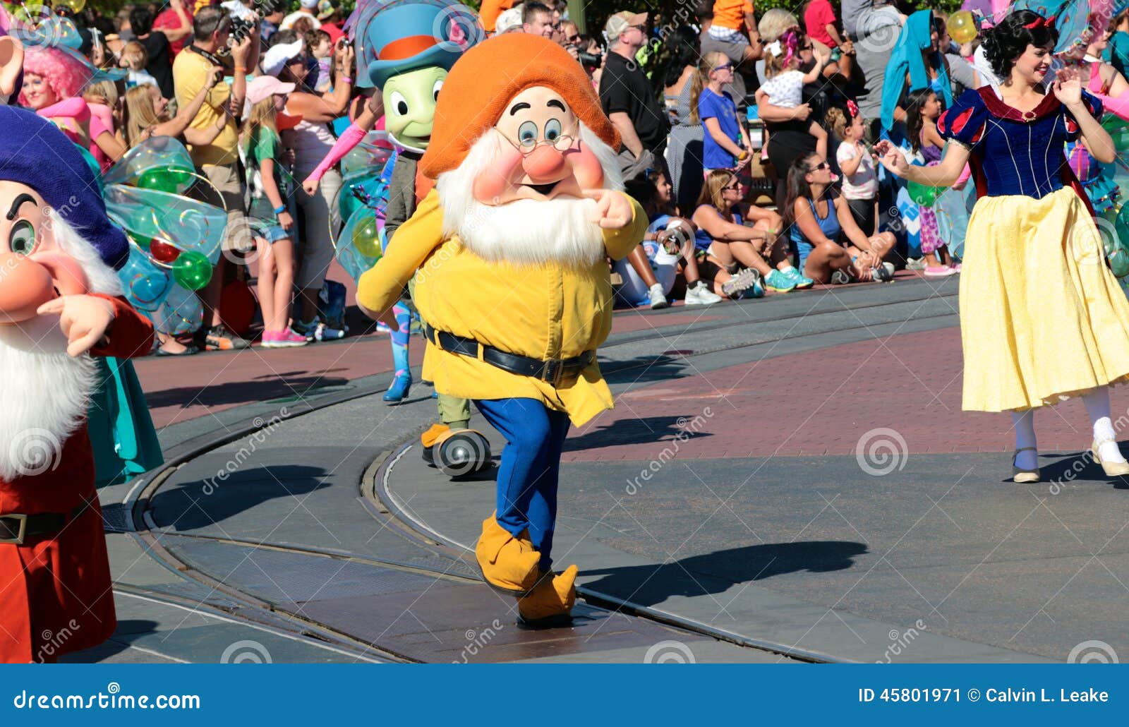 Uno de los siete enanos foto editorial. Imagen de disney - 45801971