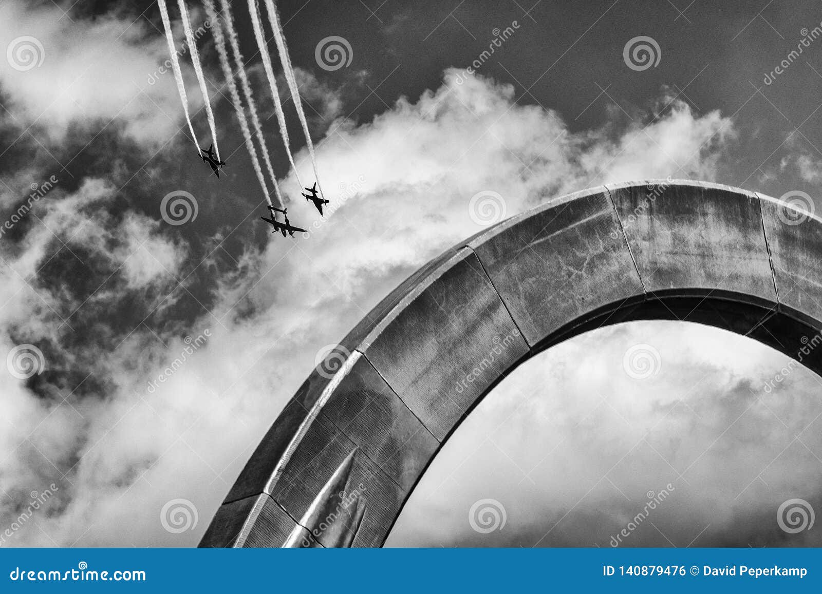 Uno Show Aereo Di Tre Aeroplani Fotografia Stock - Immagine di ... Uno Show Aereo Di Tre Aeroplani Fotografia Stock - Immagine di ...