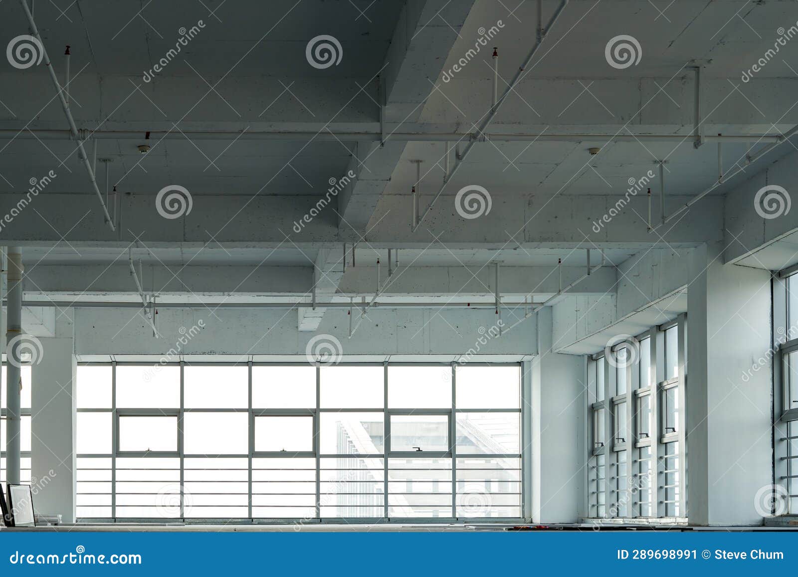 An Unoccupied Floor Office Space Stock Image - Image of area, canvas ...