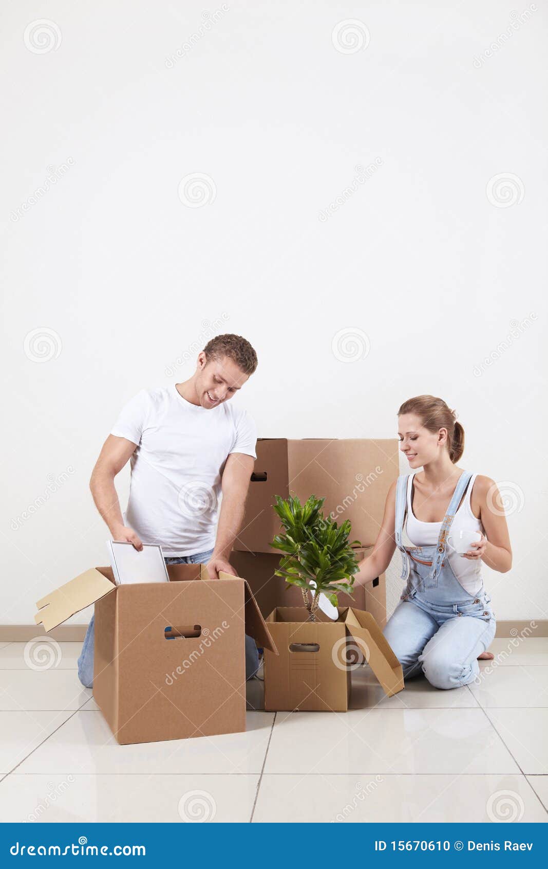 Unpack stock photo. Image of unpacking, house, happiness - 15670610