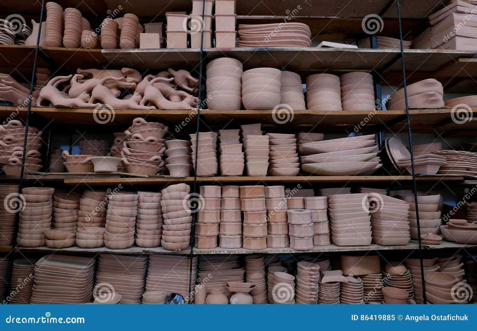 Unpainted Pottery editorial image. Image of markets, painting - 86419885
