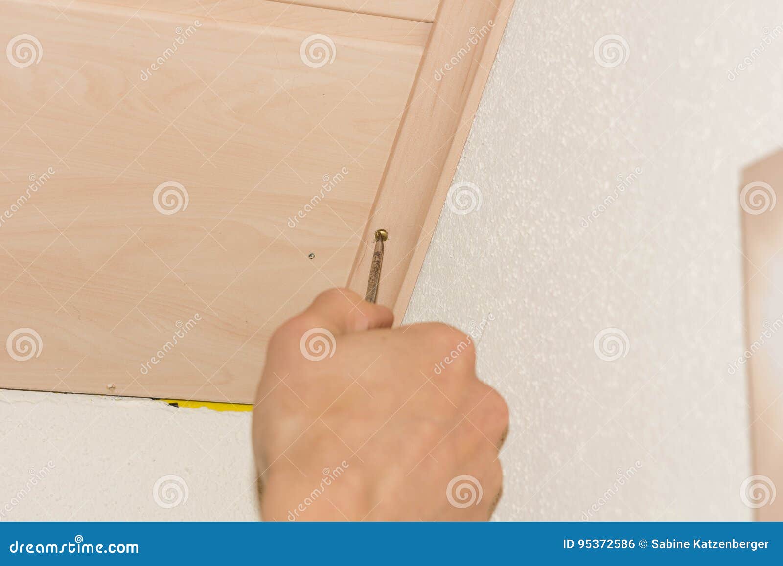 Unscrewing stock foto. Image of geschroeft, assemblage - 95372586