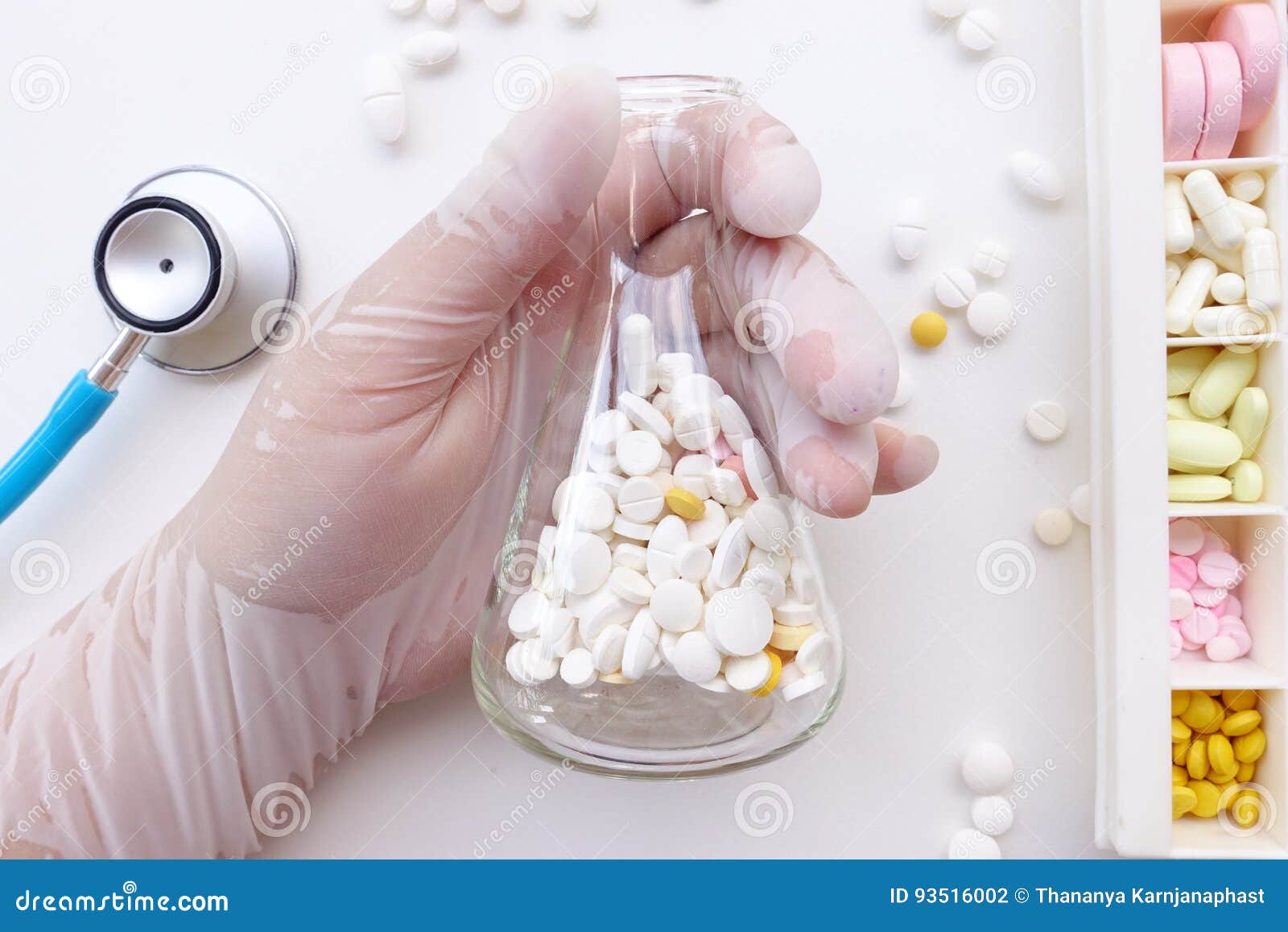 Unterschiedliche Medikation an Hand Redaktionelles Stockfotografie ...