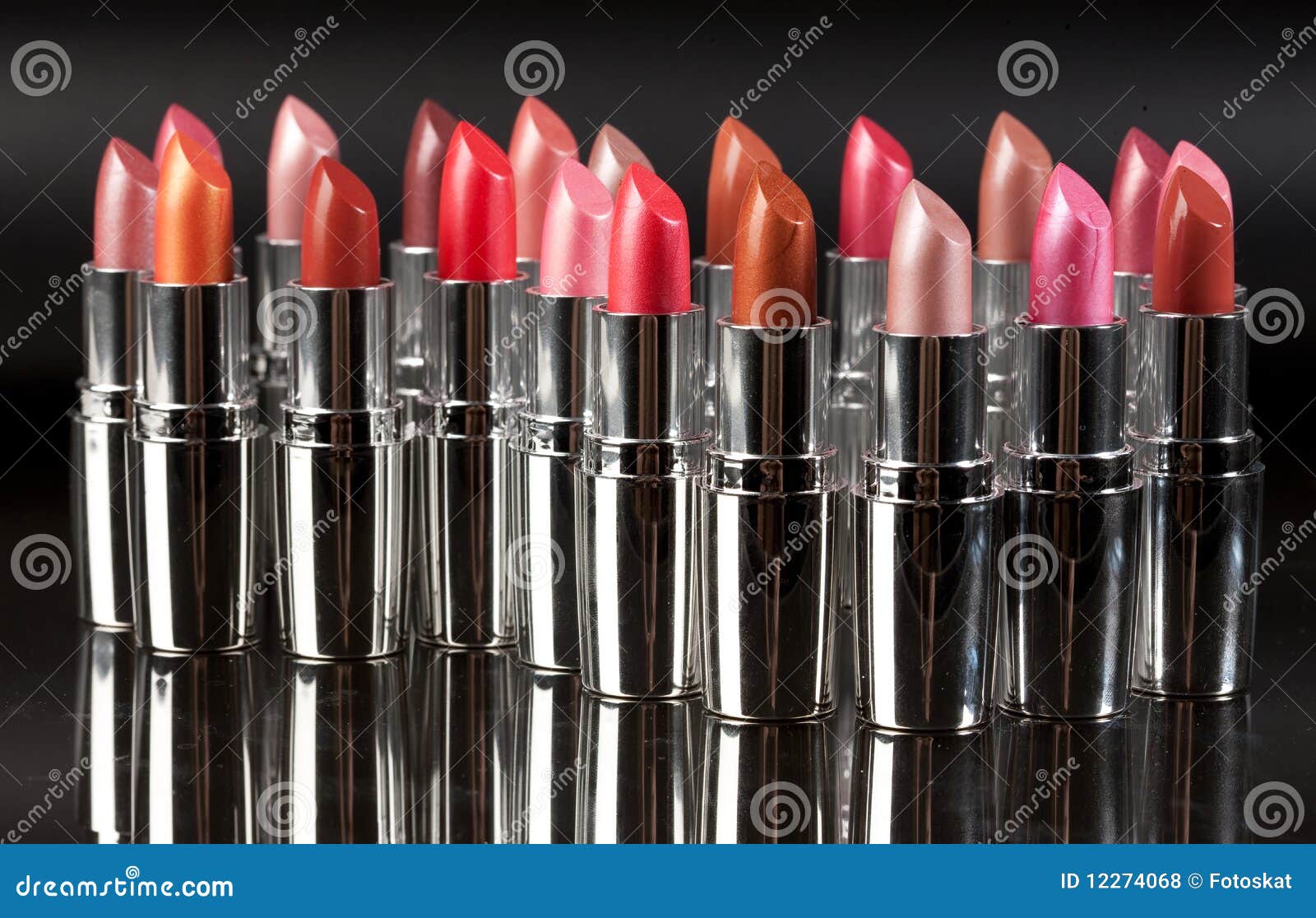 Unterschiedlicher Lippenstift Stockfoto - Bild von beschreibend ...