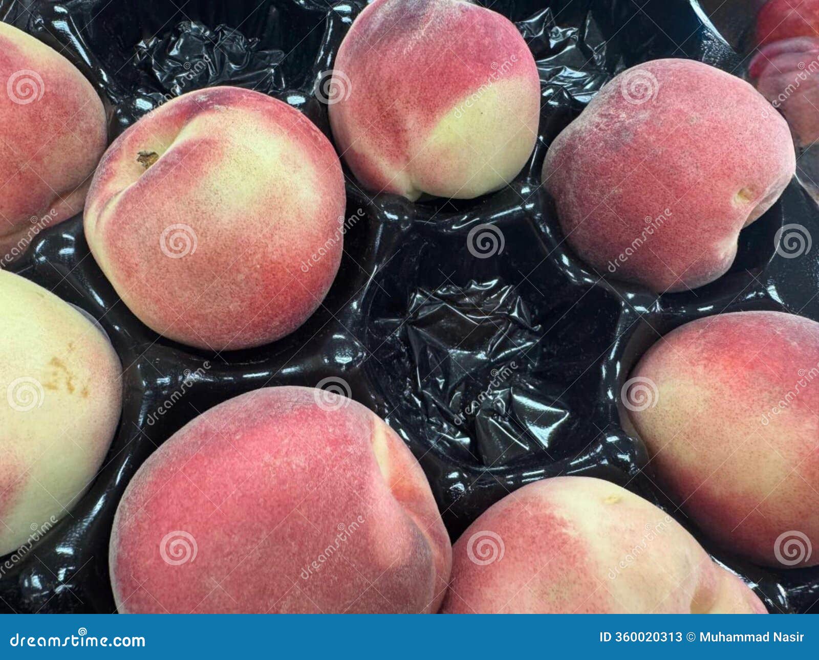 Fresh Juicy Peaches in Black Plastic Tray – Close-up View Stock Image ...