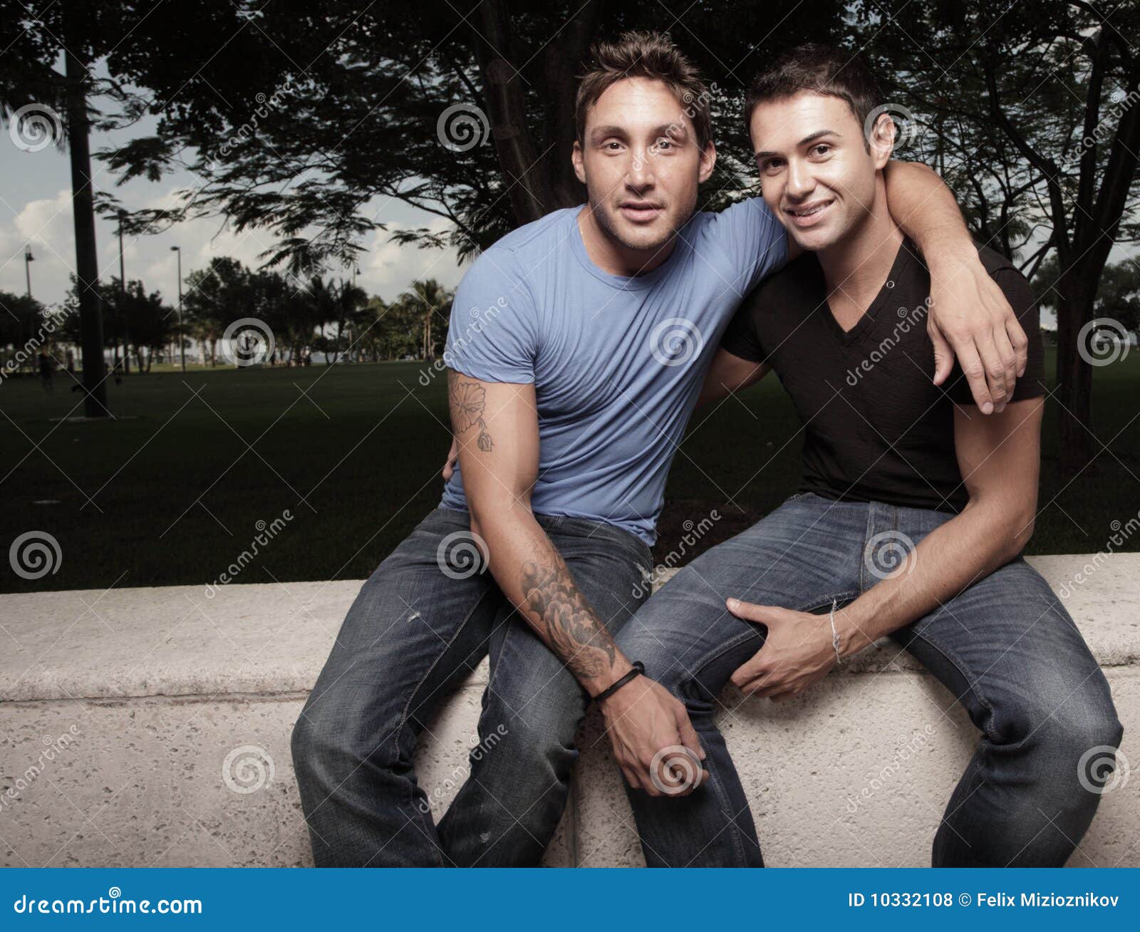 Uomini due giovani fotografia stock. Immagine di giovane - 10332108